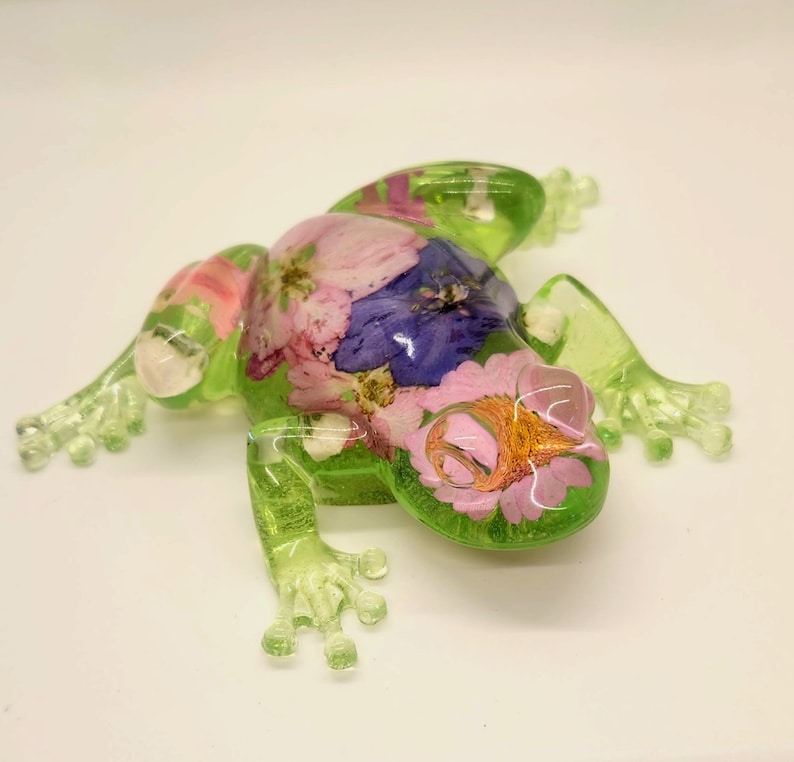 Resin Frog With Real Flowers - Etsy