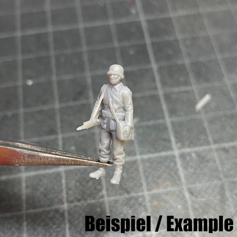 Model Figures - German Soldiers in a Combat Set With MG42 WW2 - Scale 1 ...