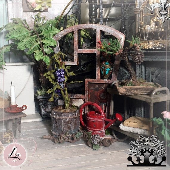 Vertigo Trellis Composition Grape Printing Vine - Etsy