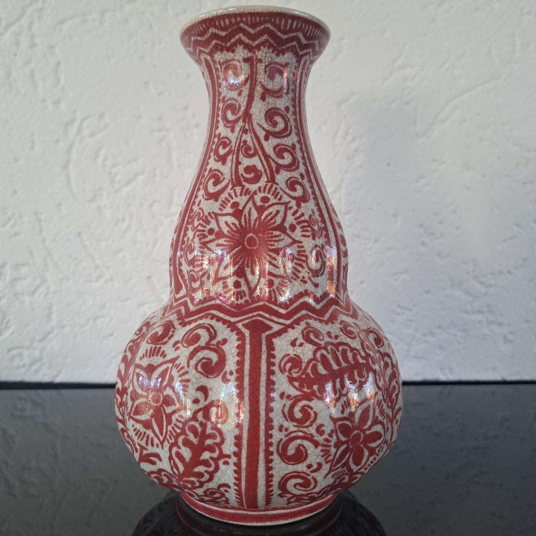 De Porceleyne Fles (royal Delft) 'red Crackle' Pleated Vase - Etsy