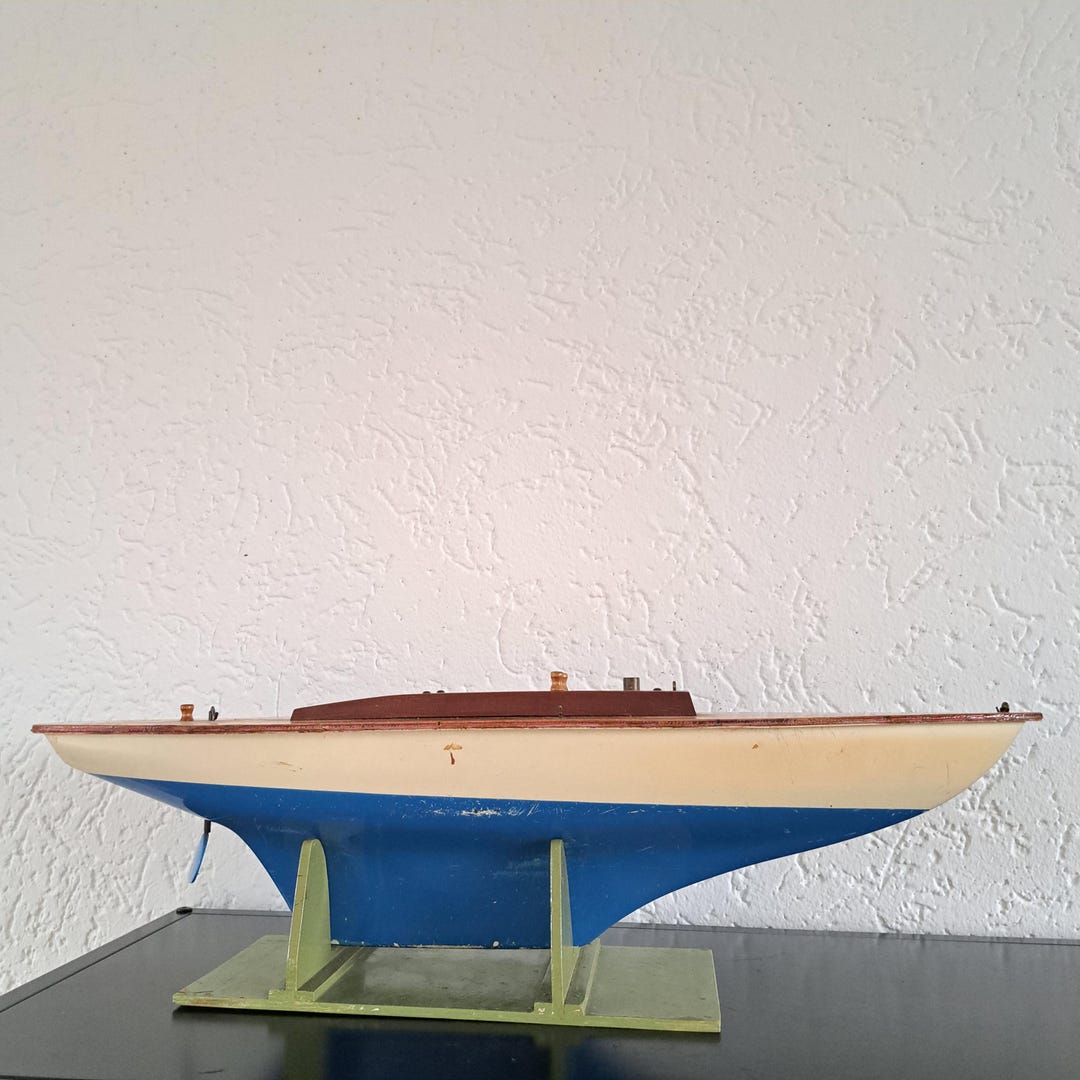 A 20th Century Seifert-boot German Pond Yacht Body With Blue/cream Body ...