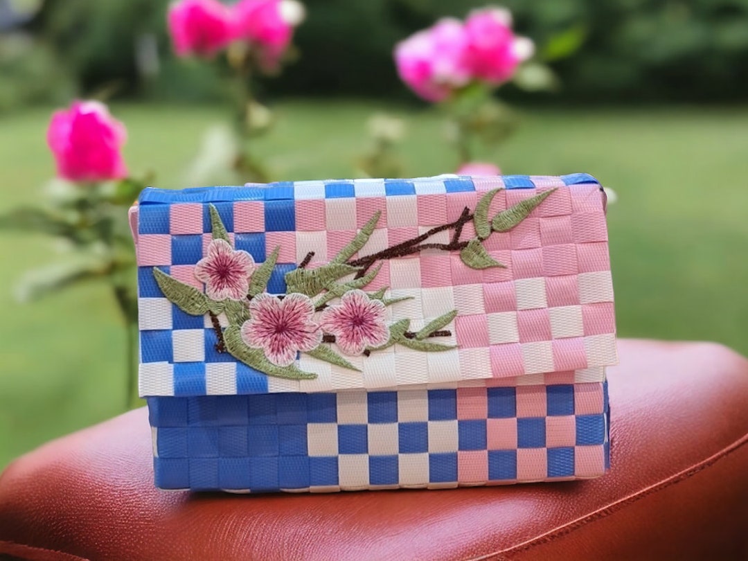 Ladies Bayong Plastic Magnetic Lock Clutch Wallet Bags Woven Handmade ...
