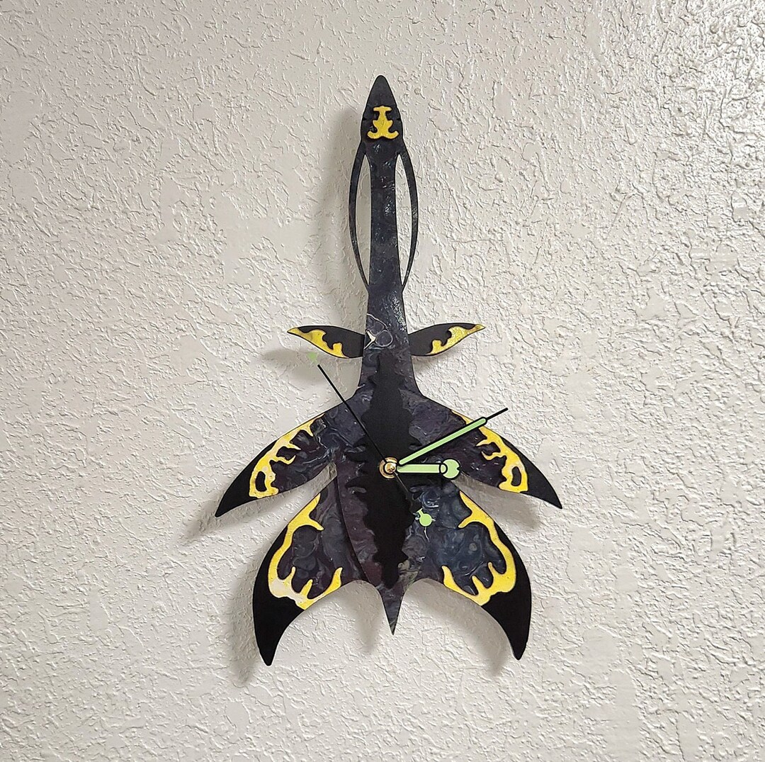 Avatar Illu Wooden Wall Clock - Etsy