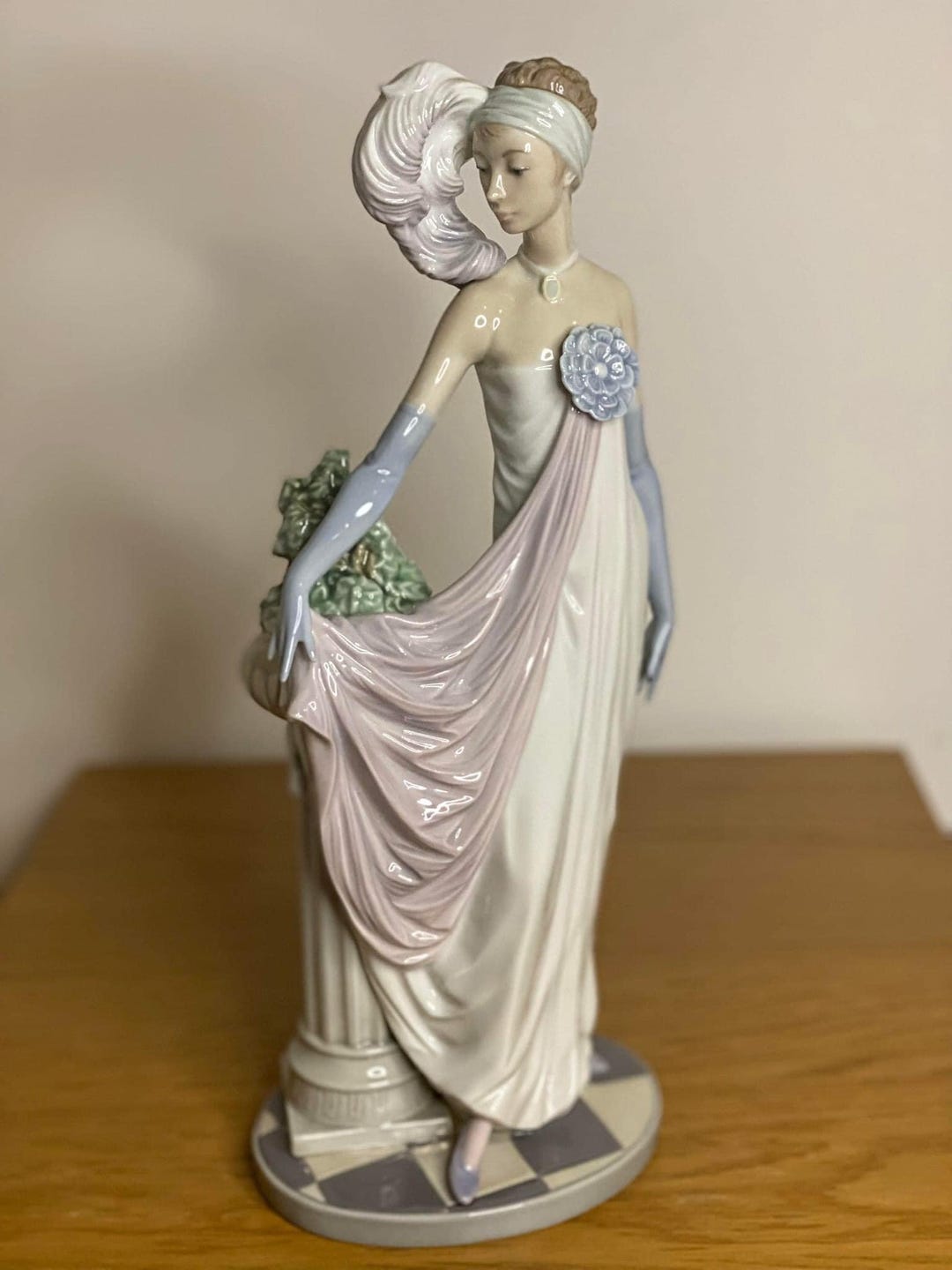 Lladro Art Deco Figurine Lady Flapper Dress Brand New Beautiful ...