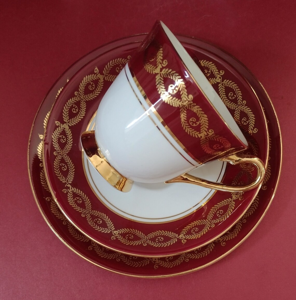 Windsor Gorgeous Bright Red & Gold Collection of Items Bone China Made ... Windsor Gorgeous Bright Red & Gold Collection of Items Bone China Made ...