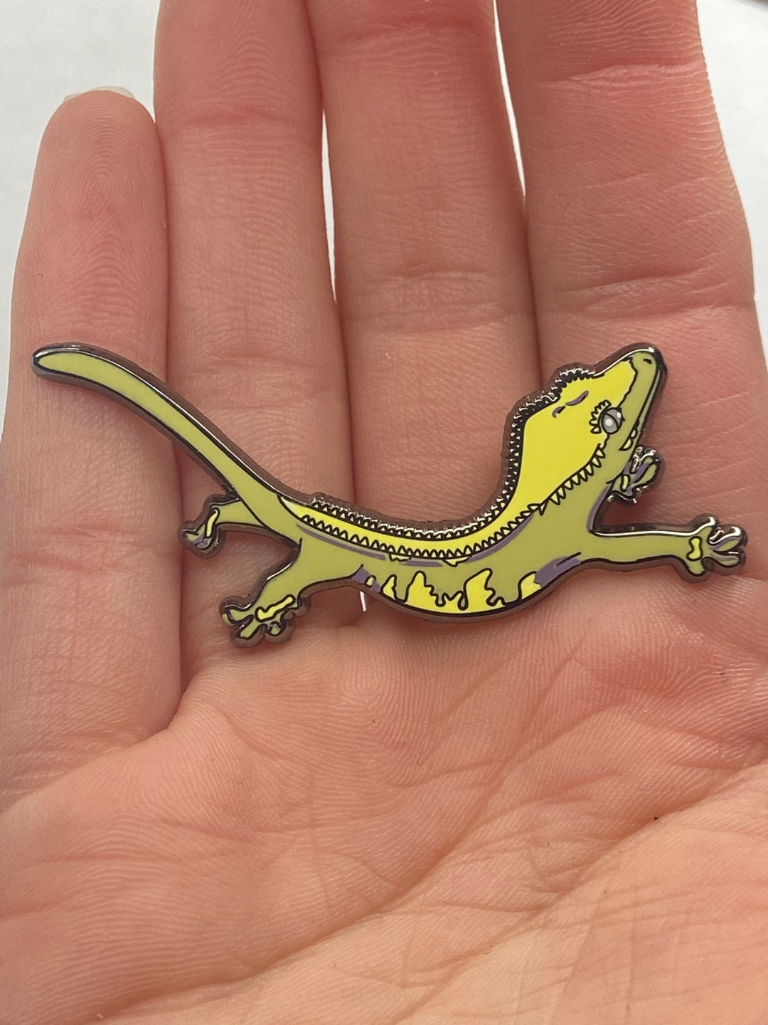 Crested Gecko Enamel Pin, Green Gecko Art, Flying Gecko Funny Cute Pin ...