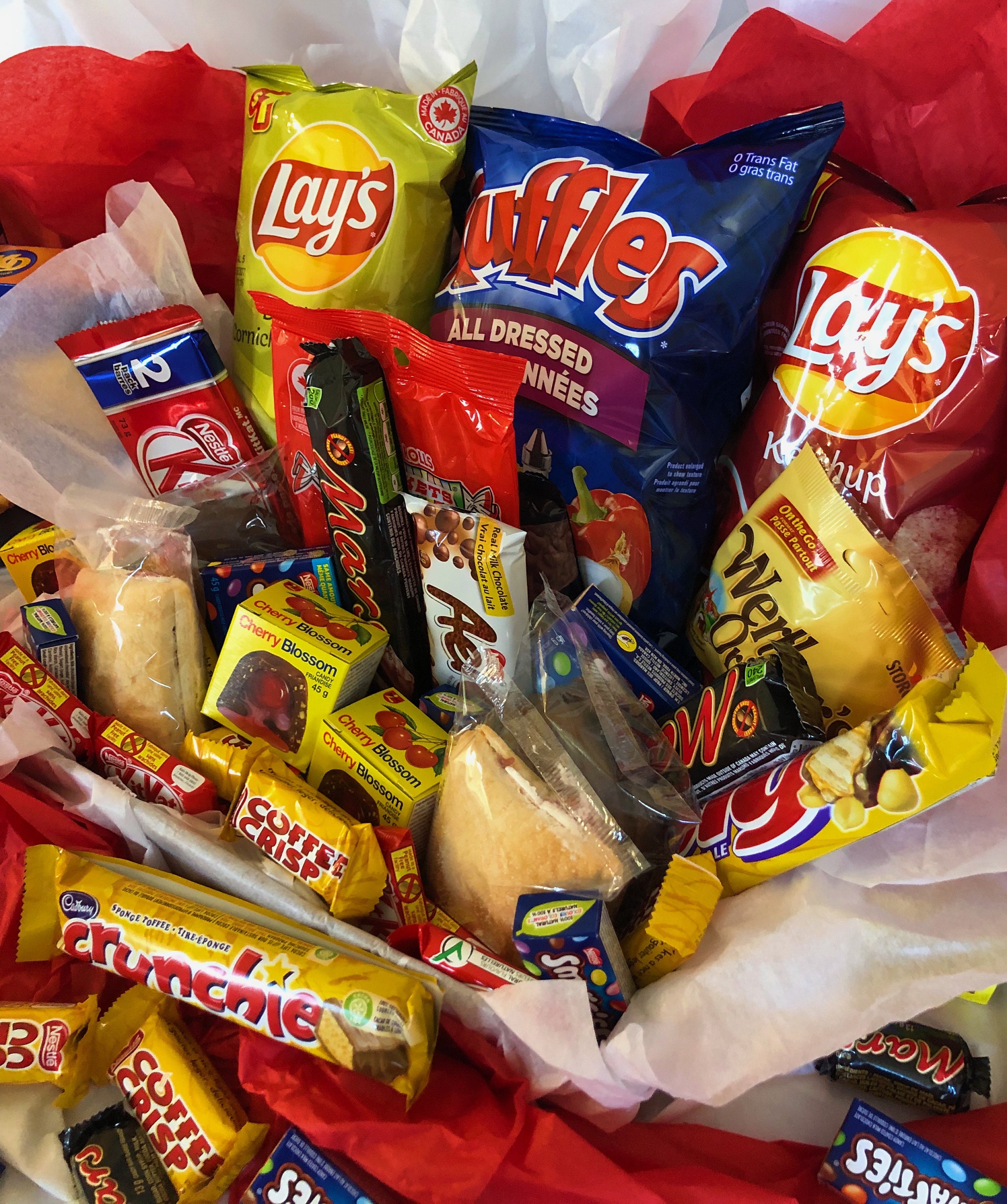 The Ultimate Canadian Snack Box Canada Care Package Chocolate, Chips ...