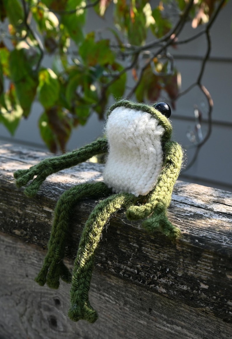 Little Knit Frog Plushie Pattern | Stuffed Animal | Toy Knitting ...
