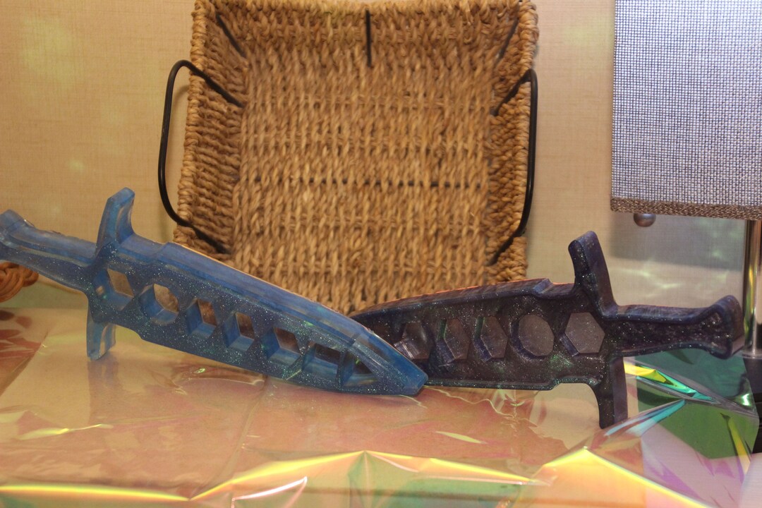 Table Top Game Dice Dagger Shaped Caddy, Dice Keeper Made Out of Resin ...