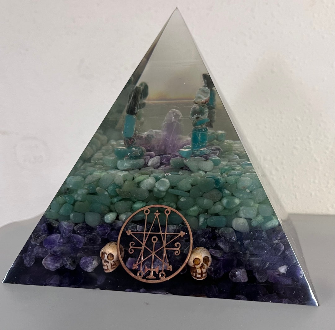 Astaroth Pyramid - an Ode to an Old Daemon (daemoness) - Handmade ...