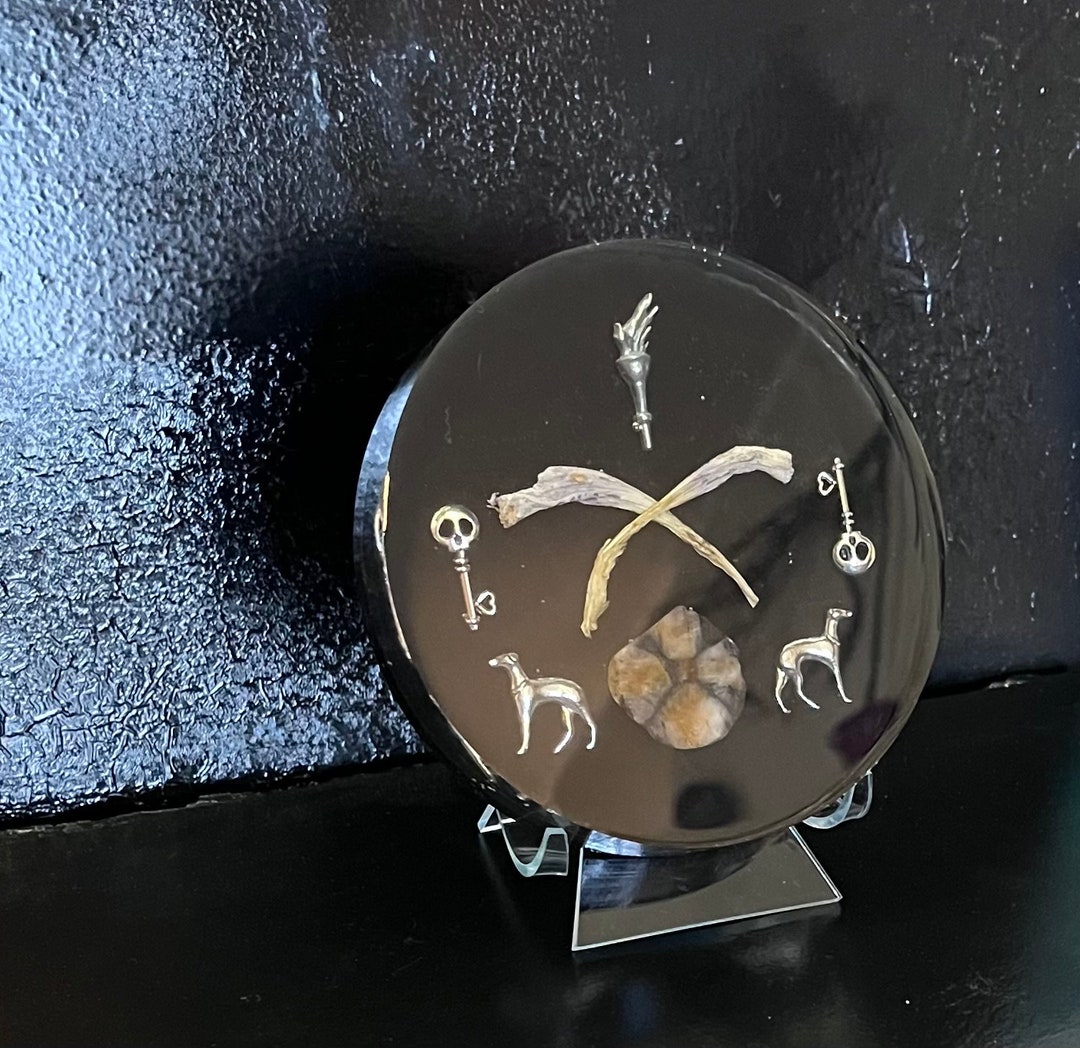 Hekate Altar Plaque With Her Flowers and a Crosstone - Etsy