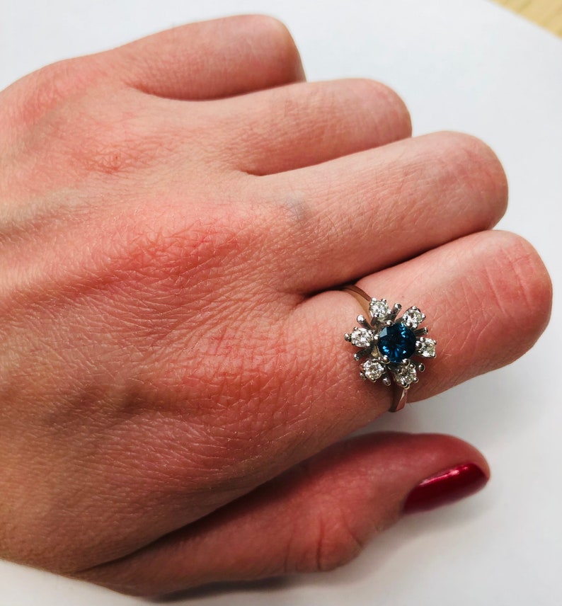 Exquisite 1970s Daisy Cluster Ring Natural Sapphire and | Etsy