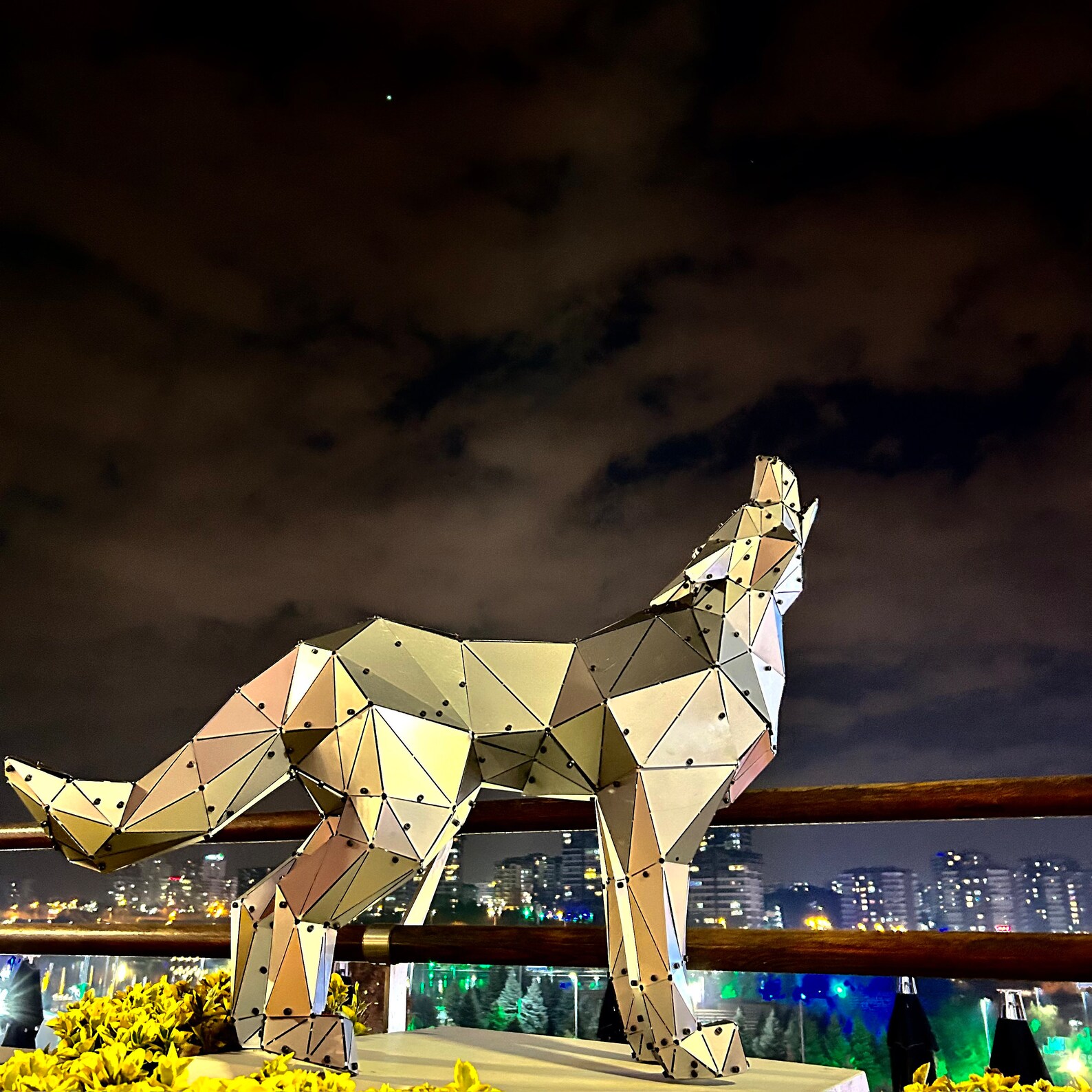 Metal Wolf Statue - 3D Metal Design - Wolf Sculpture - Decorative Wolf ...