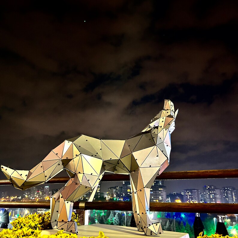 Metal Wolf Statue - 3D Metal Design - Wolf Sculpture - Decorative Wolf ...