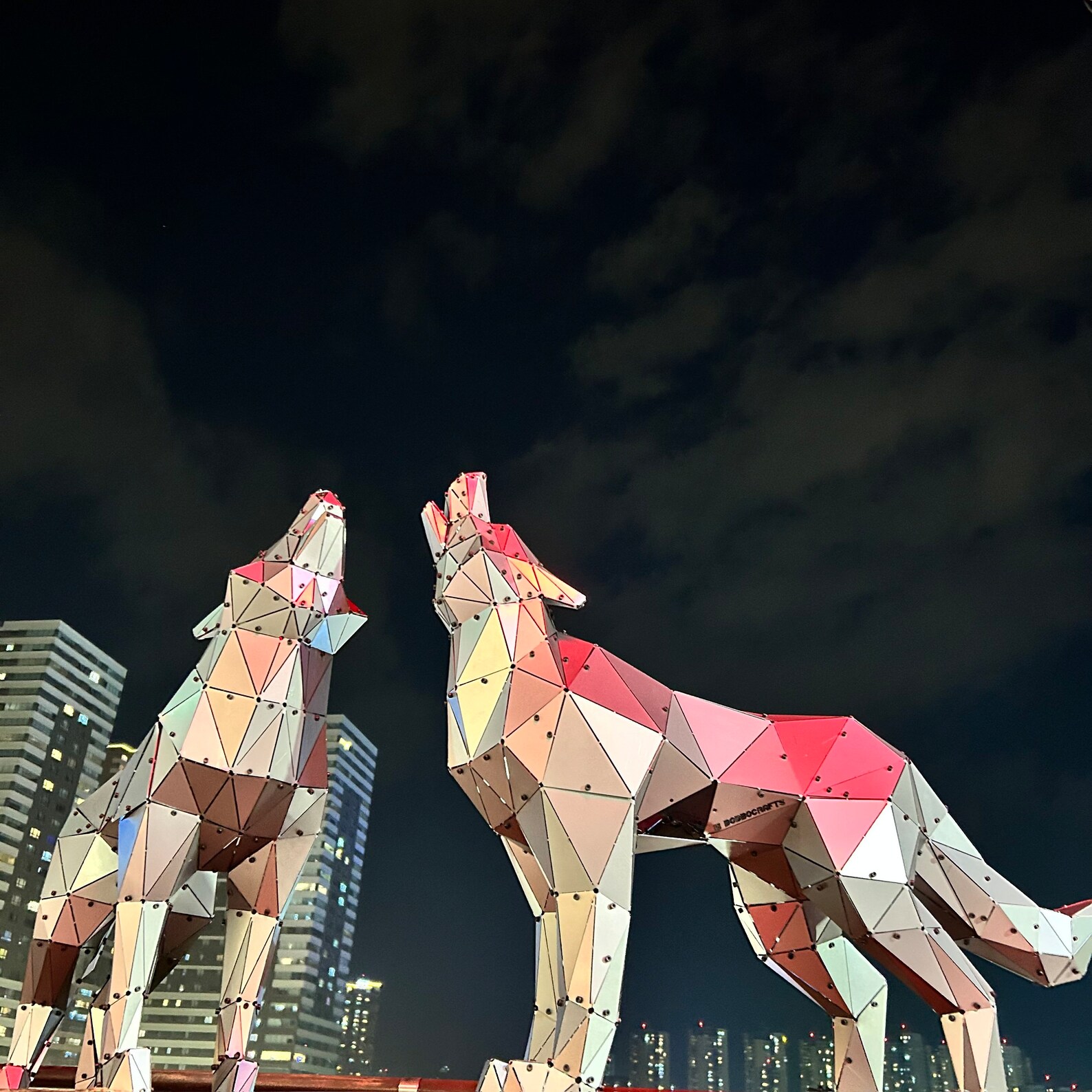 Metal Wolf Statue - 3D Metal Design - Wolf Sculpture - Decorative Wolf ...