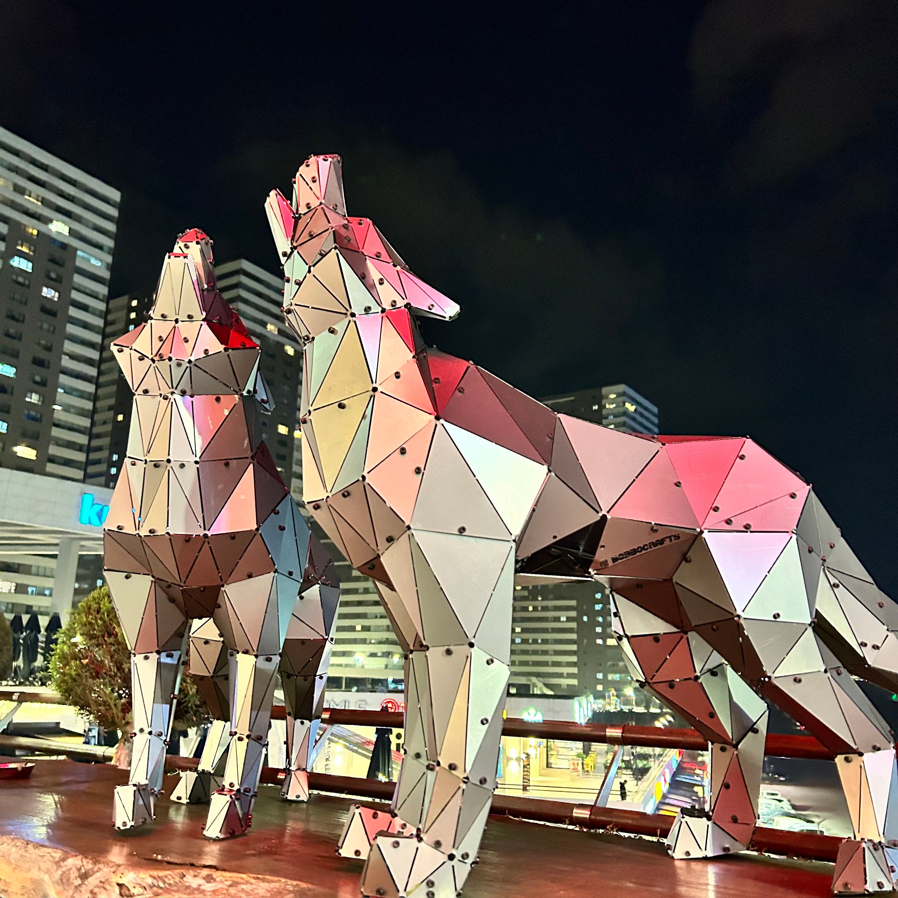 Metal Wolf Statue - 3D Metal Design - Wolf Sculpture - Decorative Wolf ...