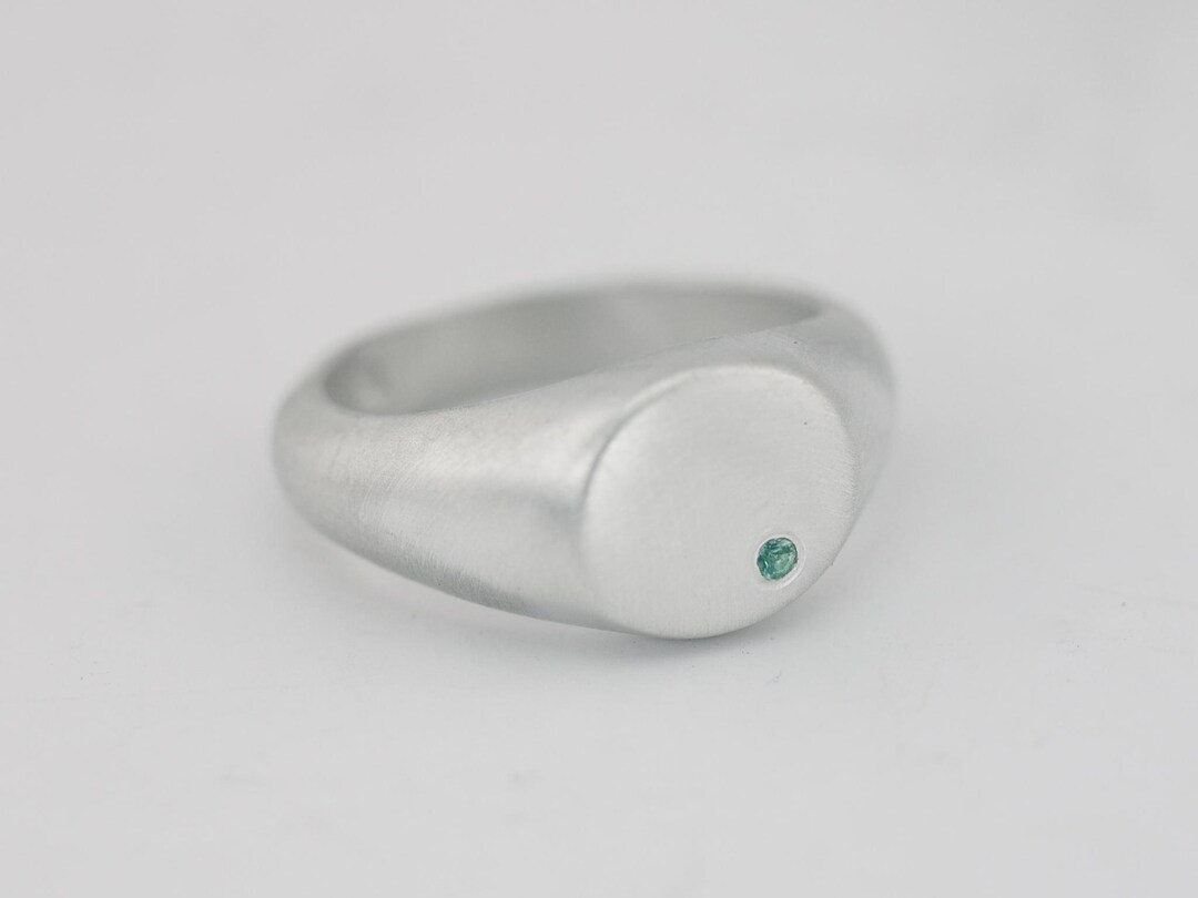 Minimalist Round Signet Ring With Emerald - Sterling Silver - Custom ...
