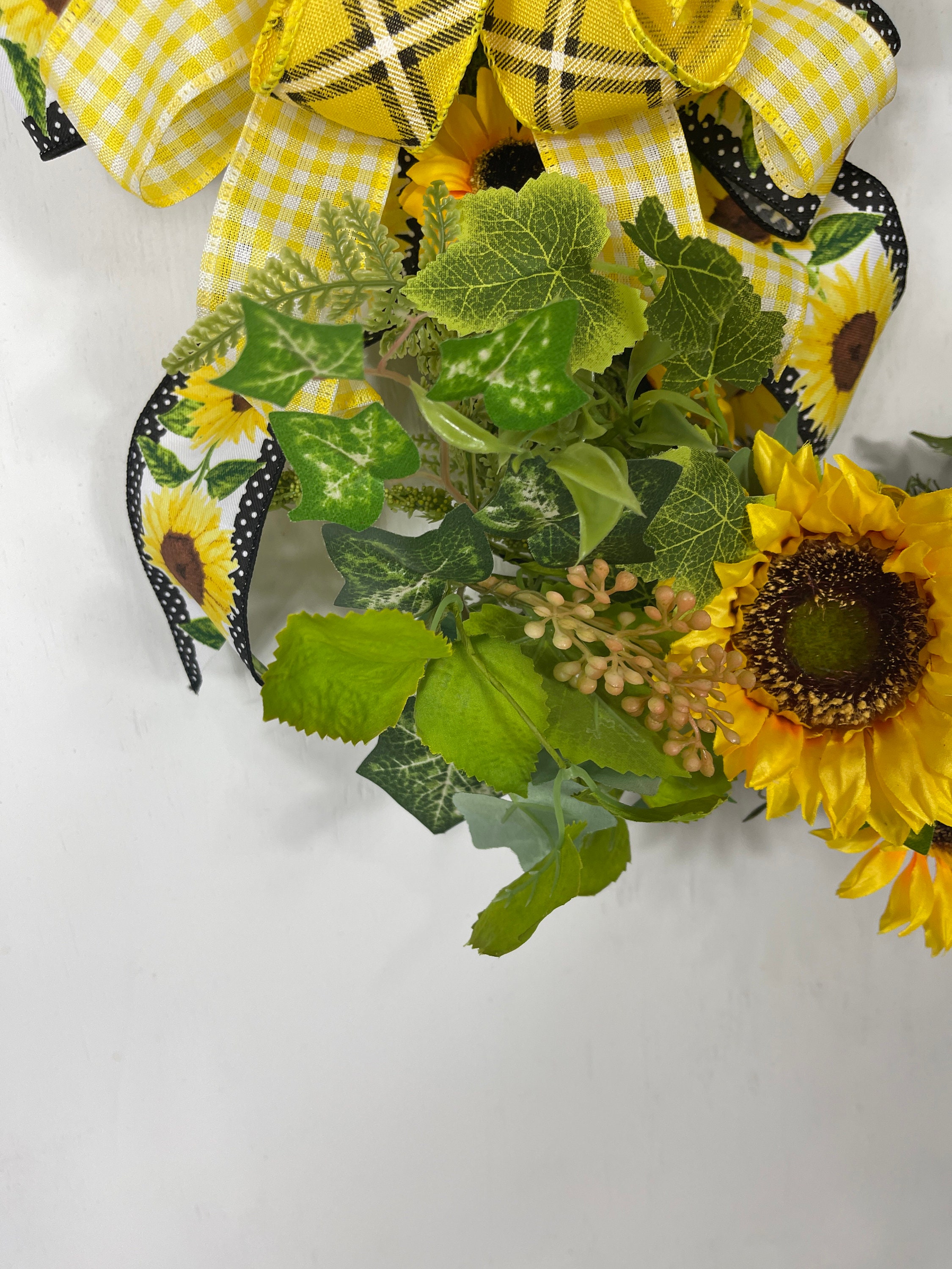 Beautiful Clusters of Sunflowers With Ivy and Berry Accents - Etsy