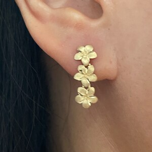 14 Karat Solid Yellow Gold Hawaiian Triple Plumeria Flowers Stud Earrings Diamond Cut on the ...