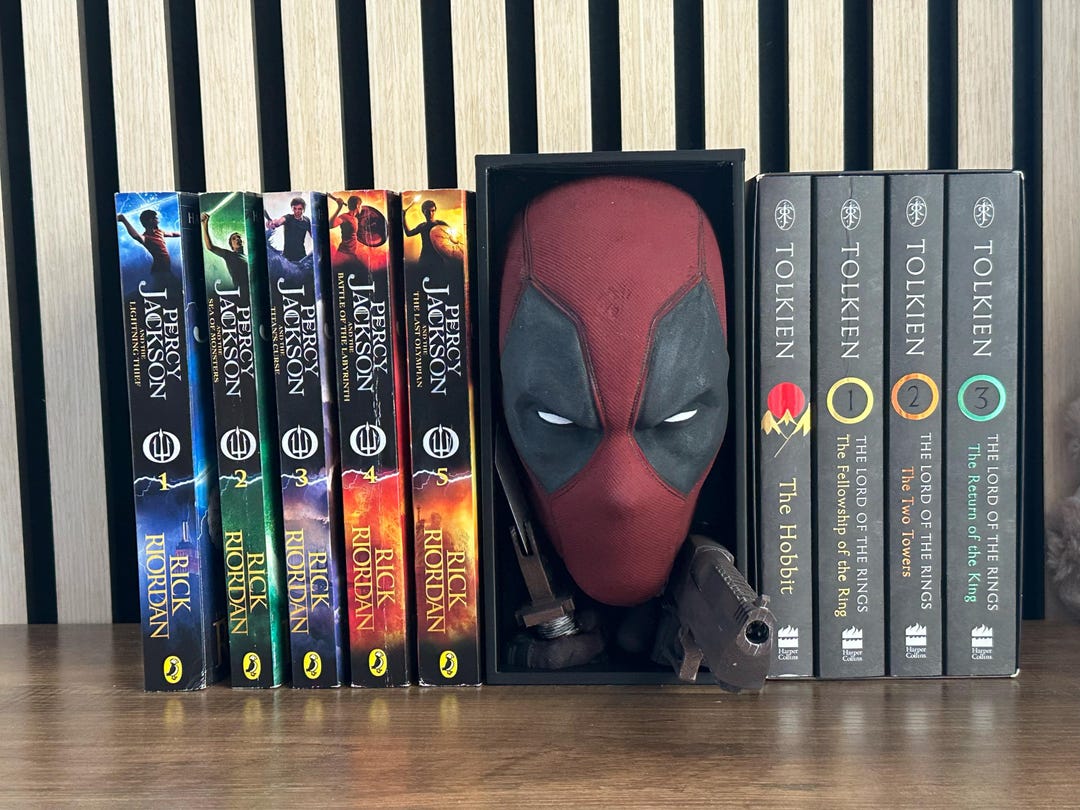 Deadpool Book Nook | Illuminated 3D Comic Scene | Bookshelf Insert ...