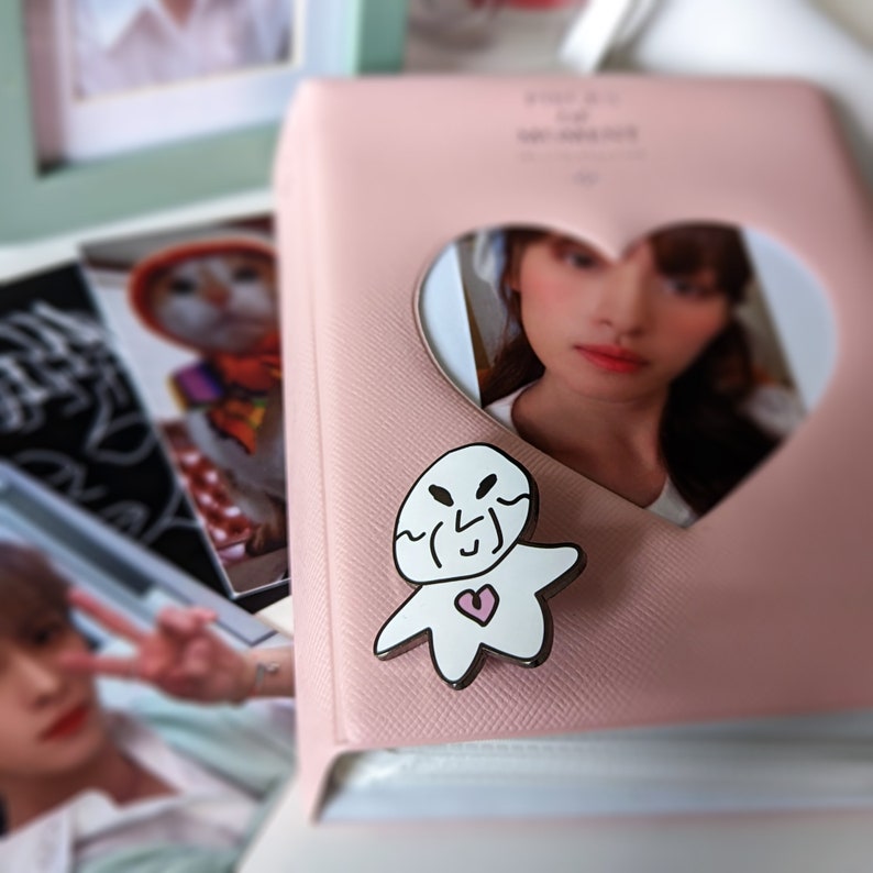 Stray Kids Leeknow LOVELY JUREUMI Pin - Etsy