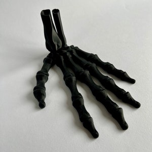 Realistic Articulating Skeleton Hand - Spooktacular Halloween ...