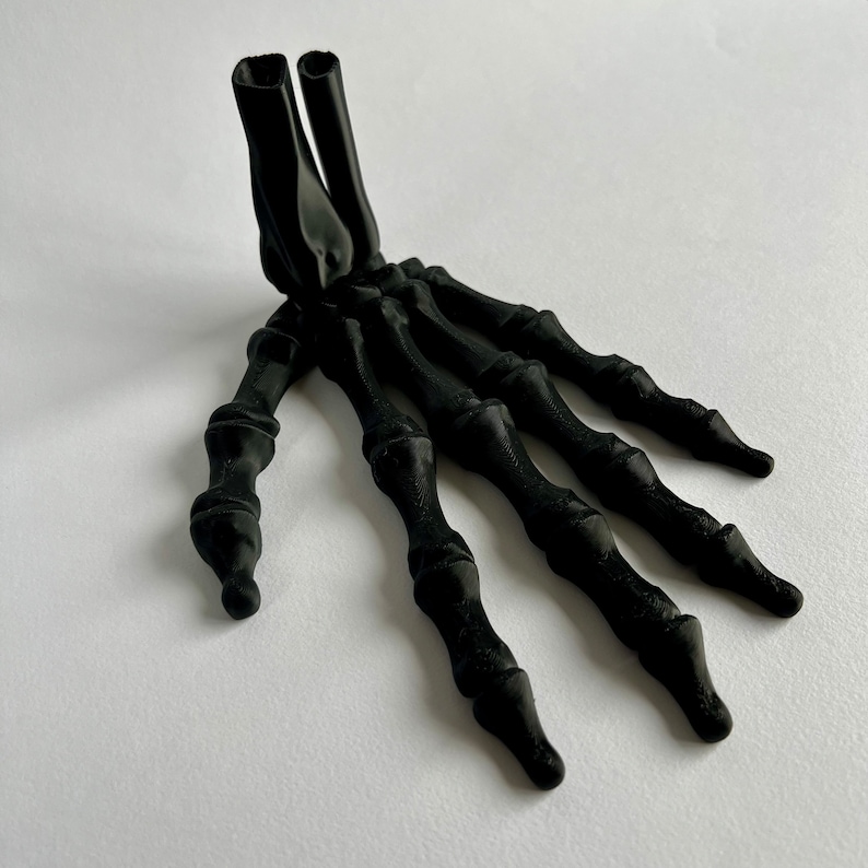 Realistic Articulating Skeleton Hand - Spooktacular Halloween ...