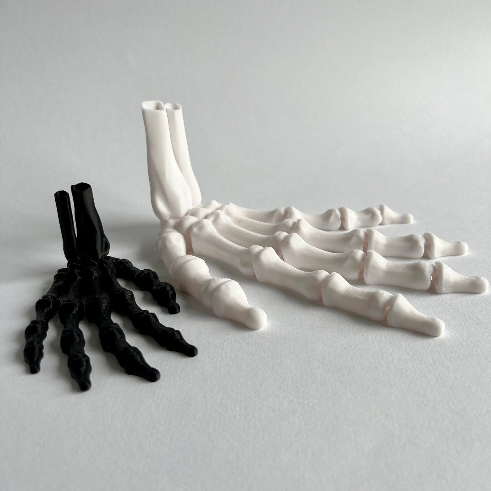Realistic Articulating Skeleton Hand - Spooktacular Halloween ...