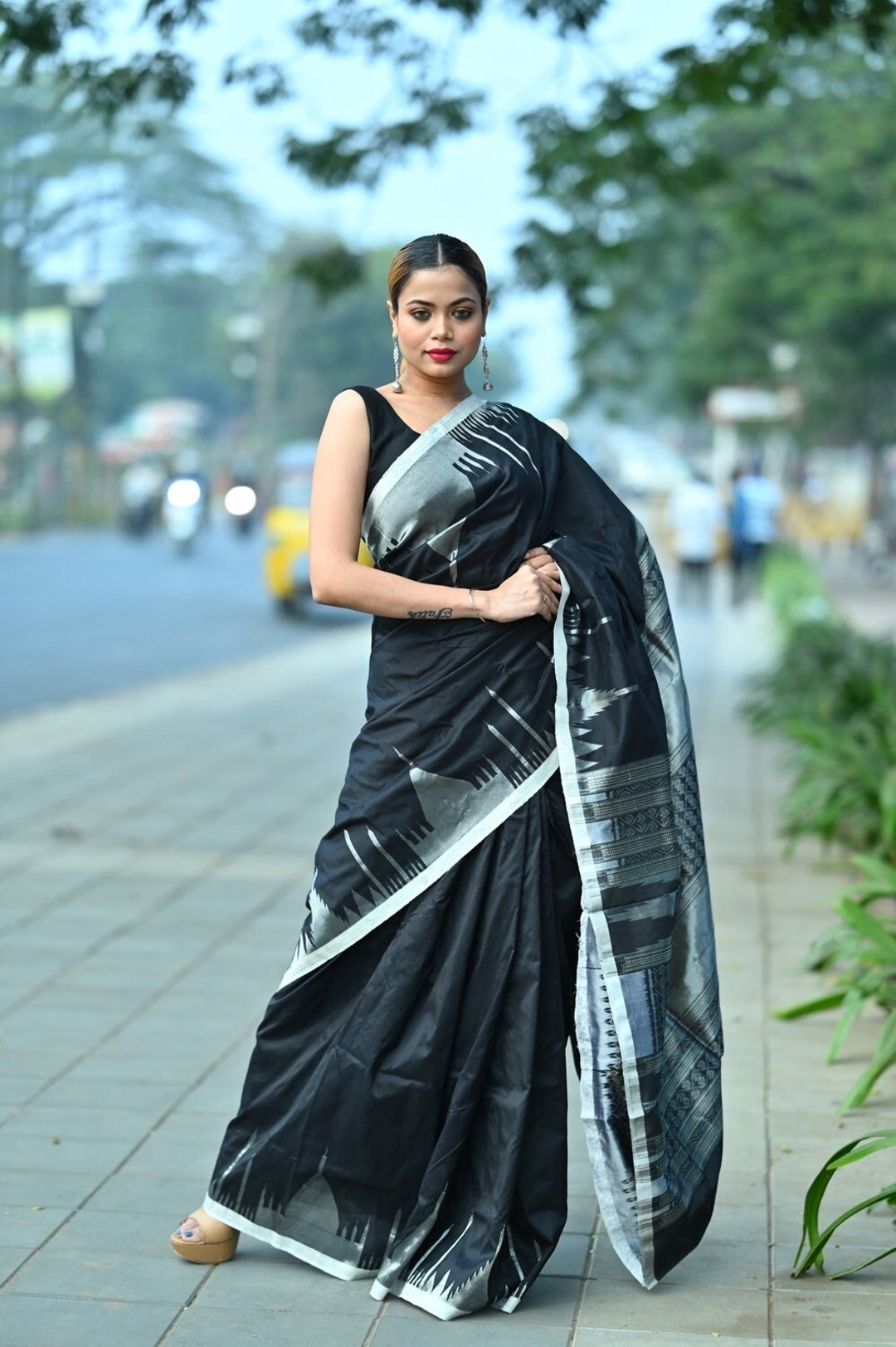 Black Silver Phoda Kumbha Odisha Ikat Half Tissue Silk Saree-odisha ...