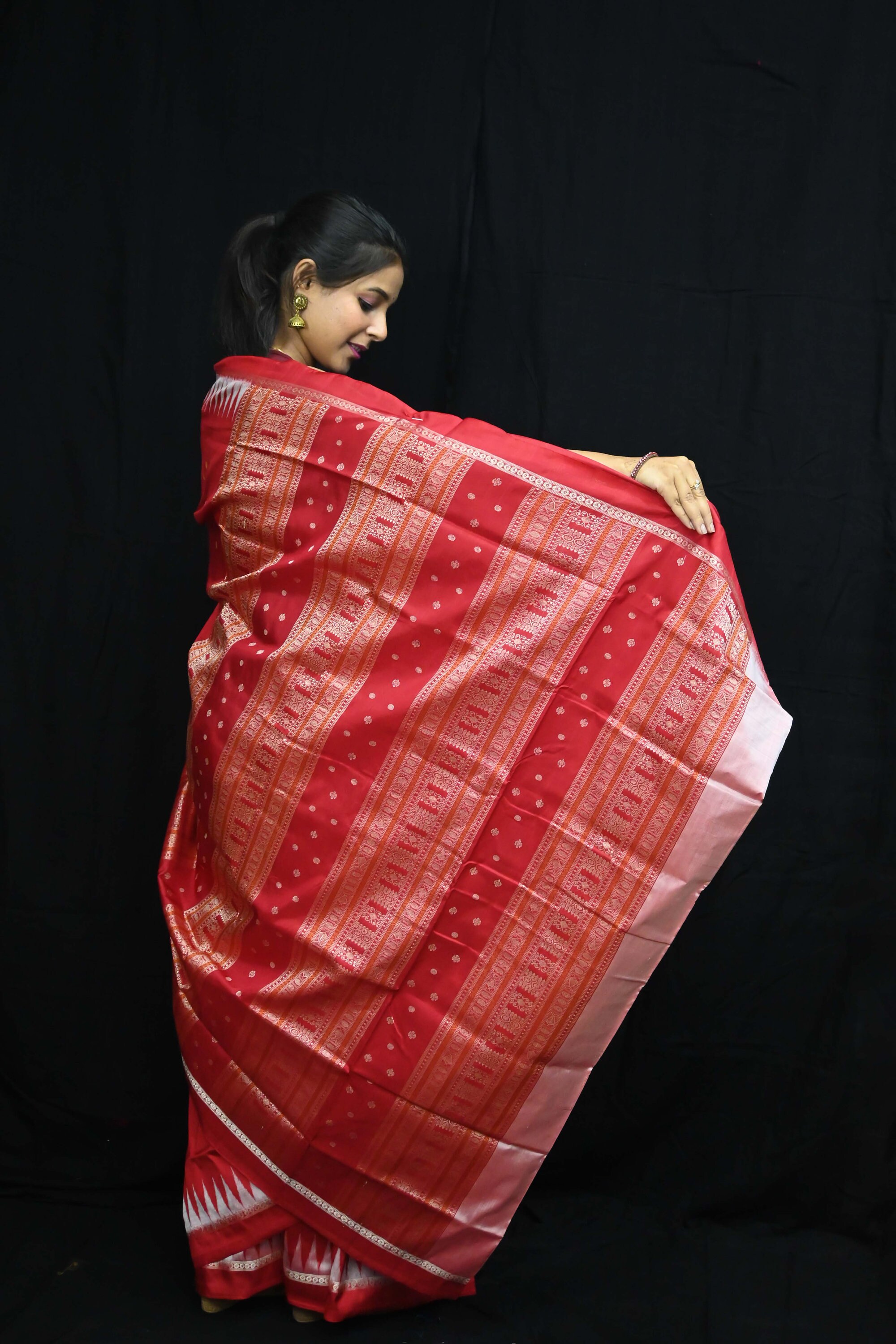 Red White Temples Plain Buti Odisha Ikat Bomkai Silk Saree-odisha ...
