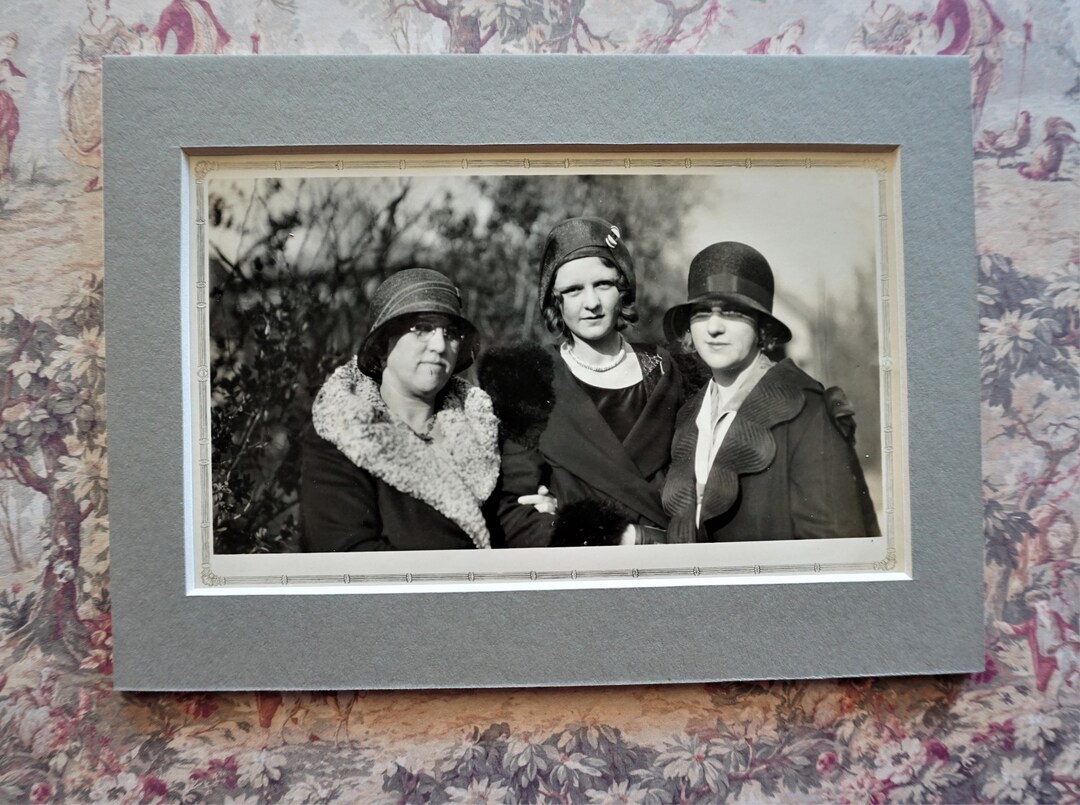 Vintage 1920s B&W Photograph: Three Women Friends, Fashion Hats - Etsy