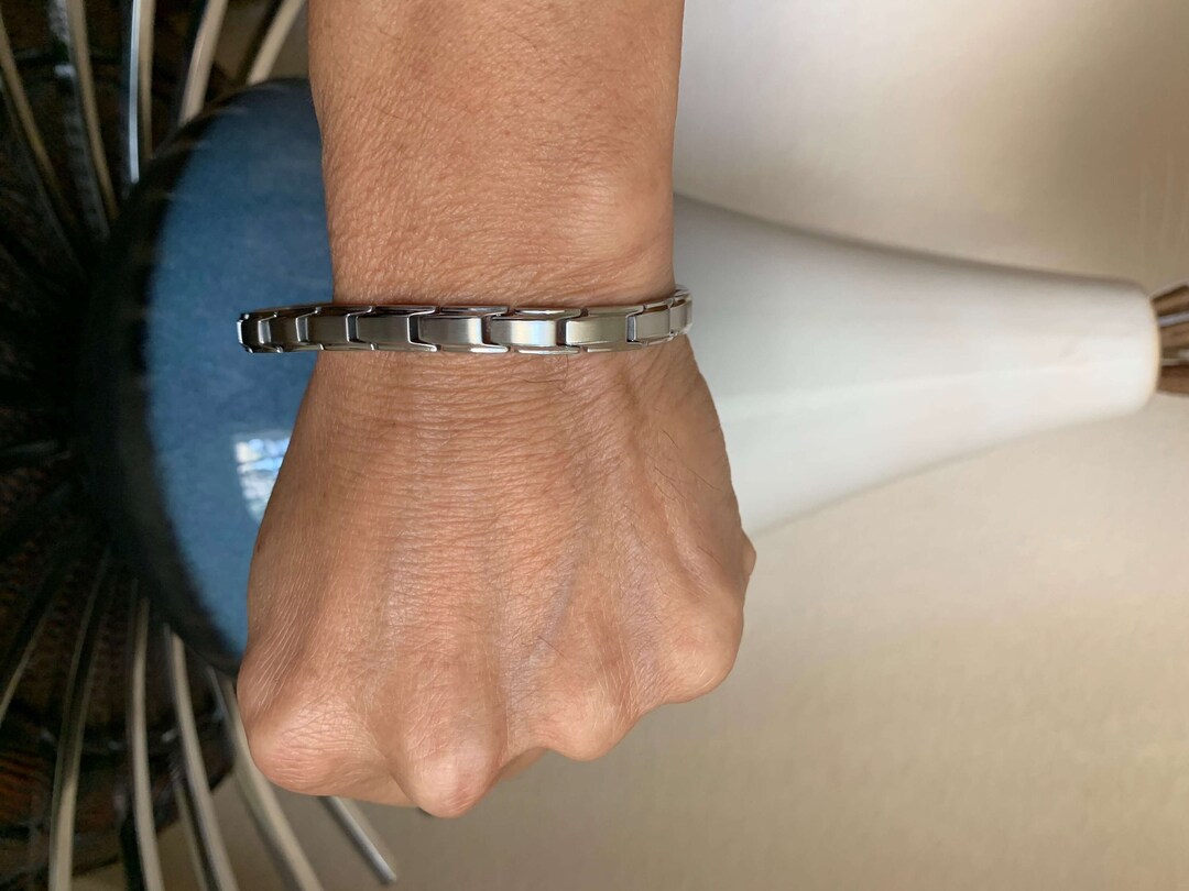 Beautiful Thin Silver Steel Magnetic Bracelet Women 18 Magnets Restore ...