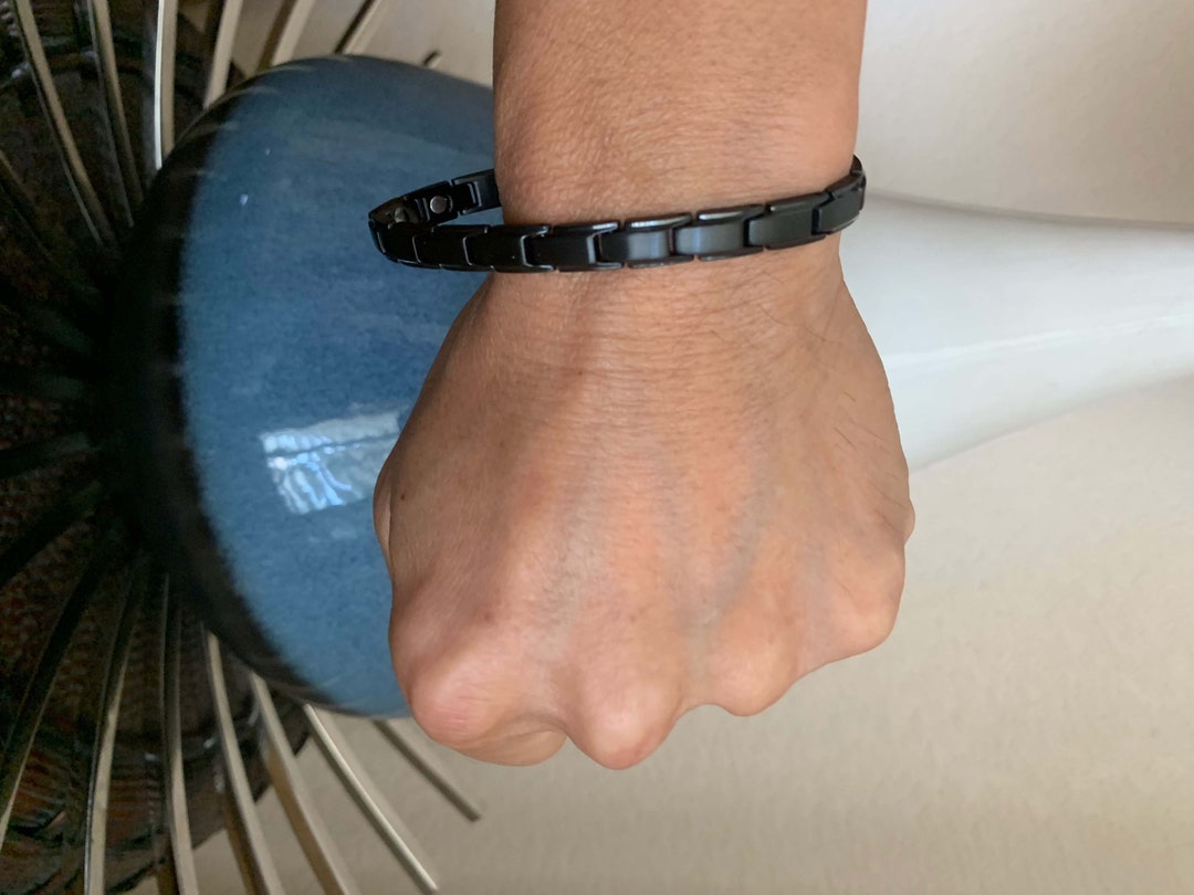Beautiful Black Magnetic Bracelet Women 18 Magnets Restore Balance ...