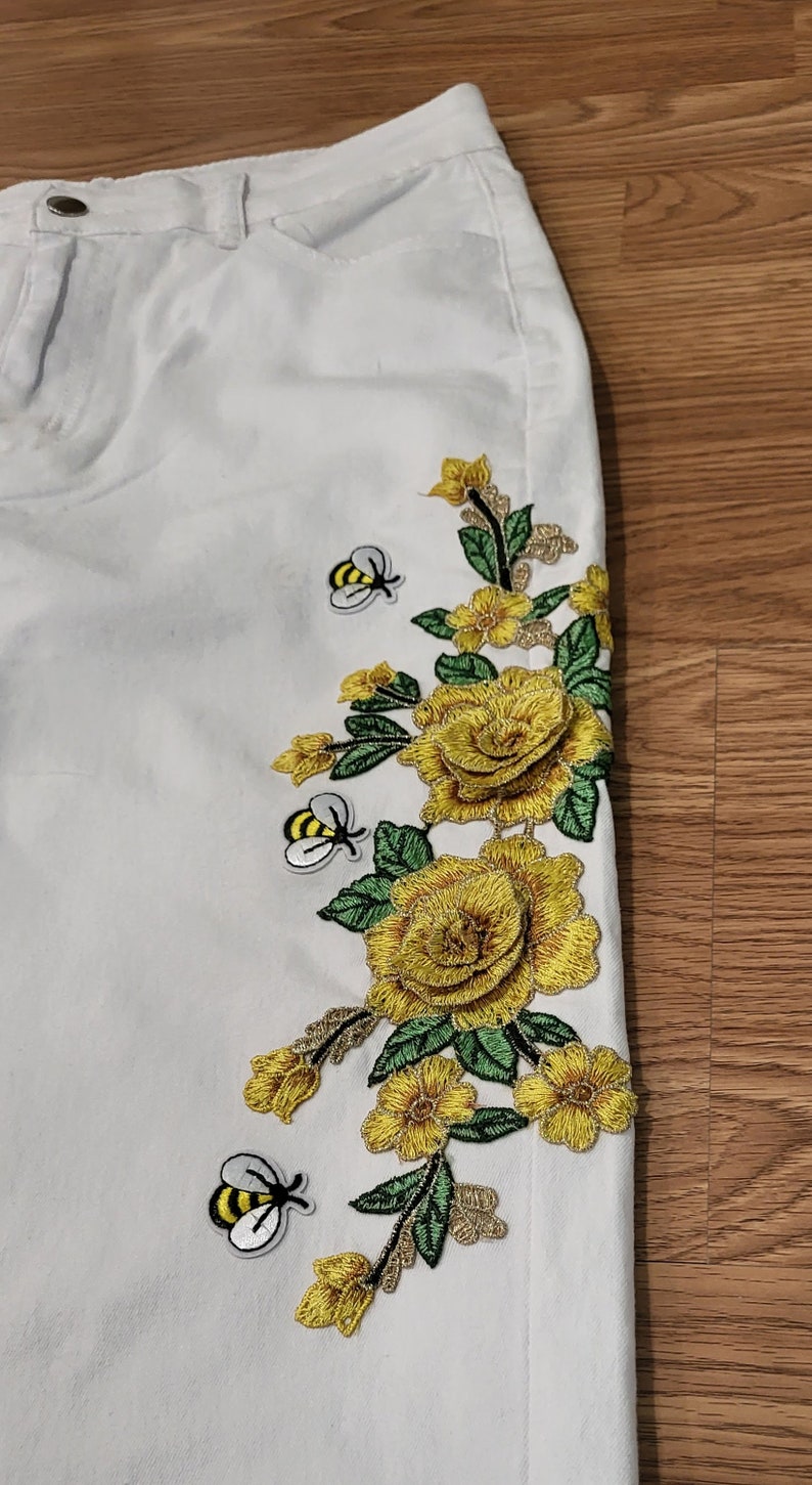 Womens Sz 8 White Embelished Bumble Bee Jeans - Etsy