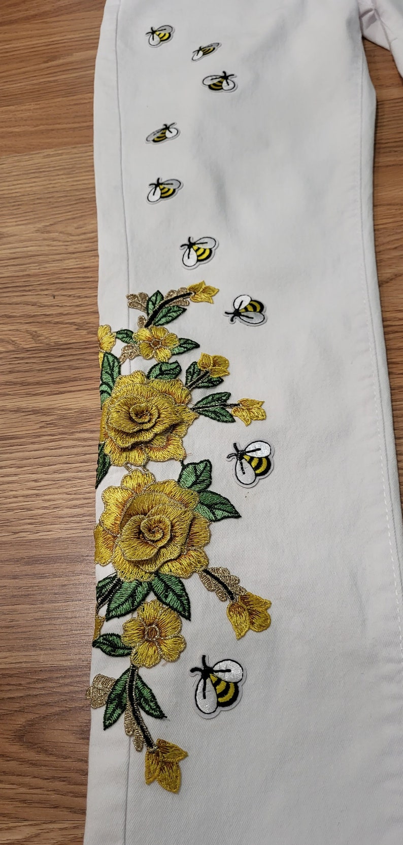 Womens Sz 8 White Embelished Bumble Bee Jeans - Etsy