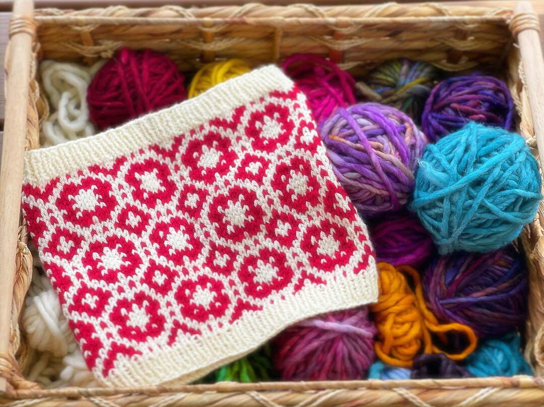 Rosy Stranded Knit Cowl Pattern: Beginner Friendly (PDF Pattern) - Etsy