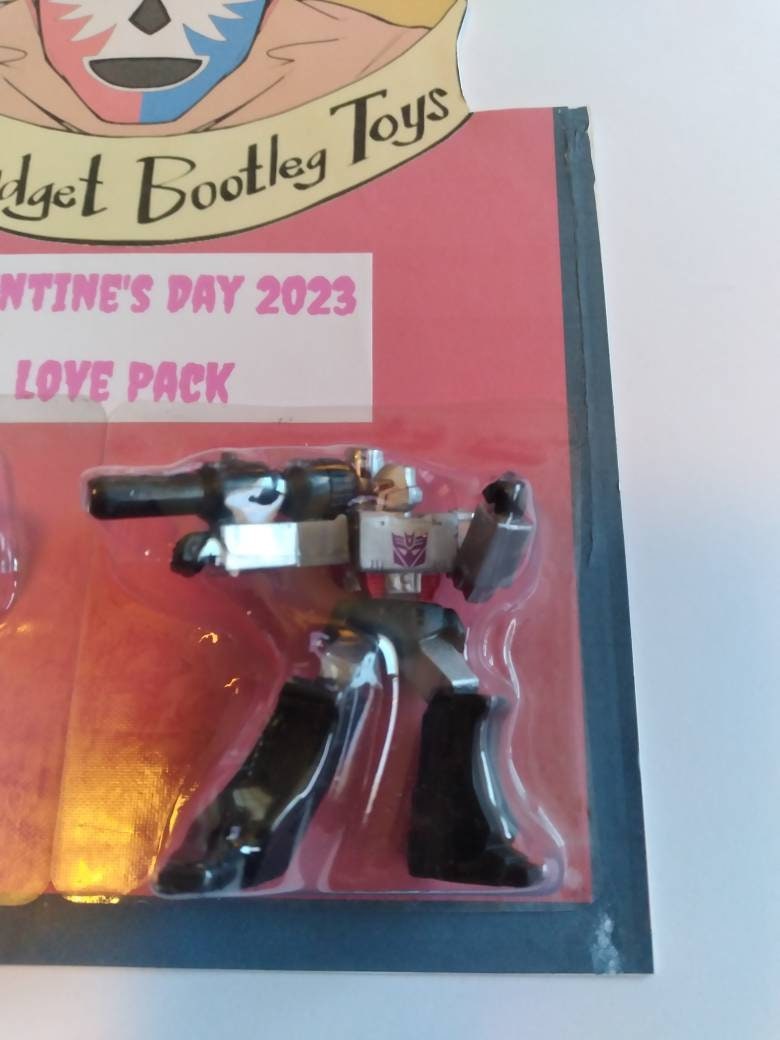Low Budget Bootleg Toys Valentine's Day 2023 Love Pack Starscream Loves ...