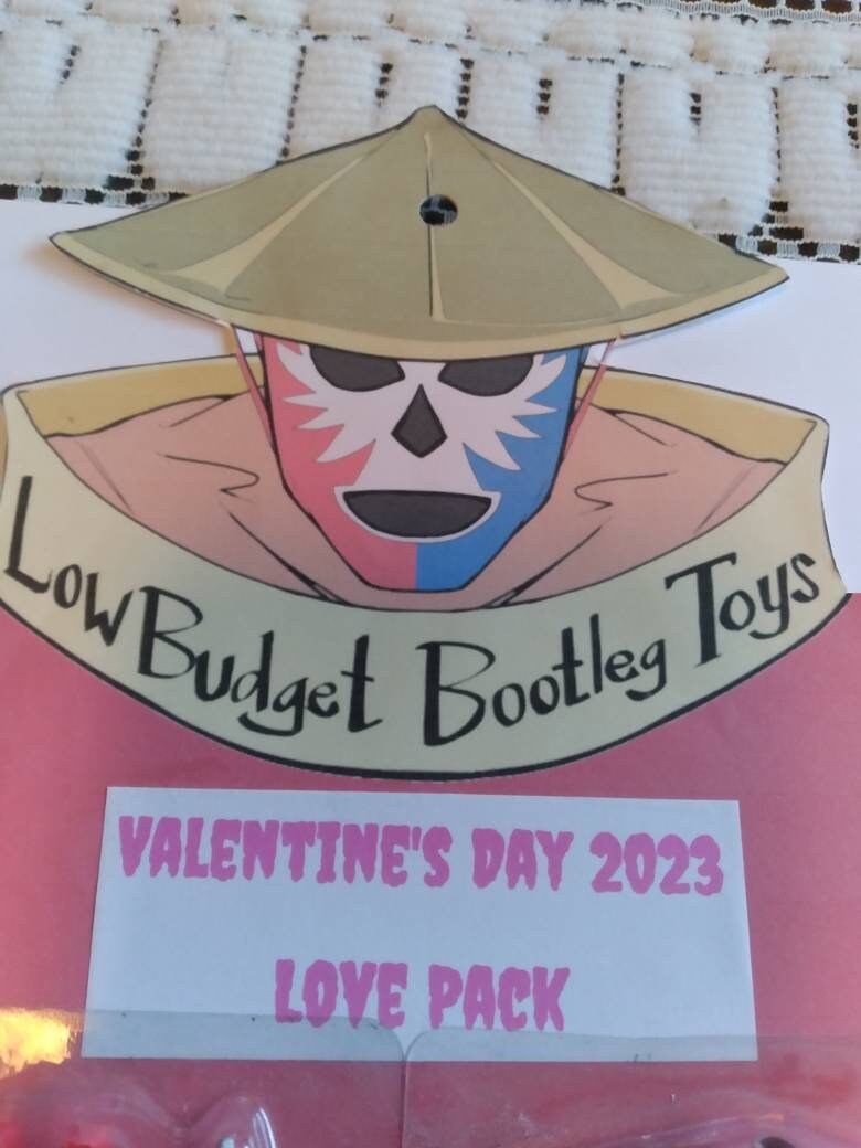 Low Budget Bootleg Toys Valentine's Day 2023 Love Pack Starscream Loves ...