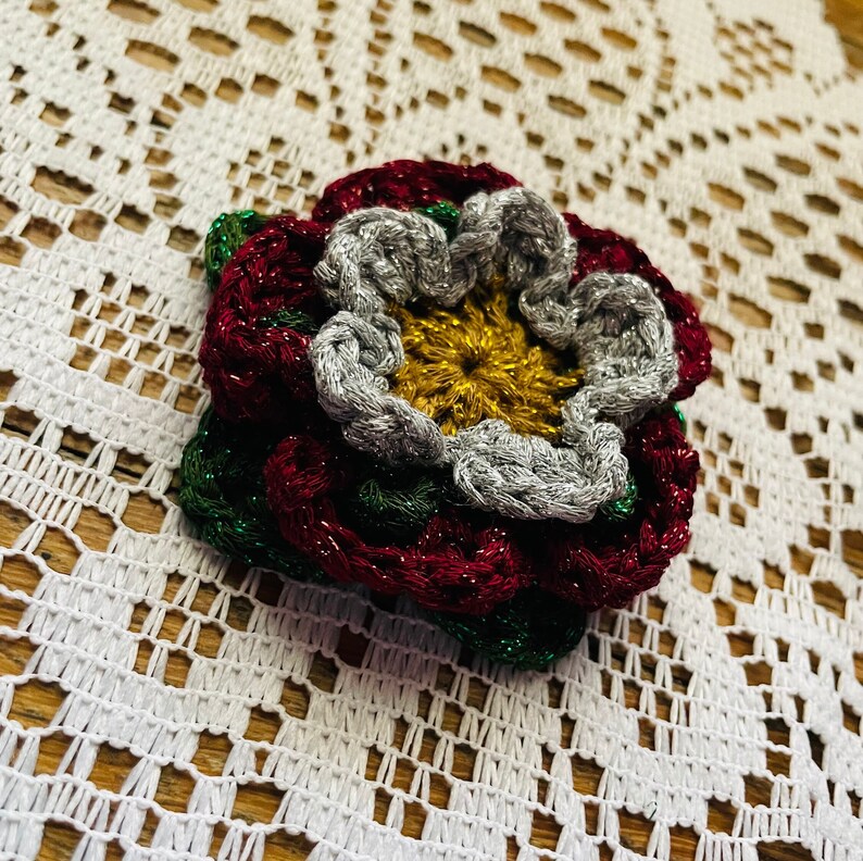 MADE TO ORDER Crochet Tudor Rose Pin Badge Brooch Clip - Handmade - Etsy