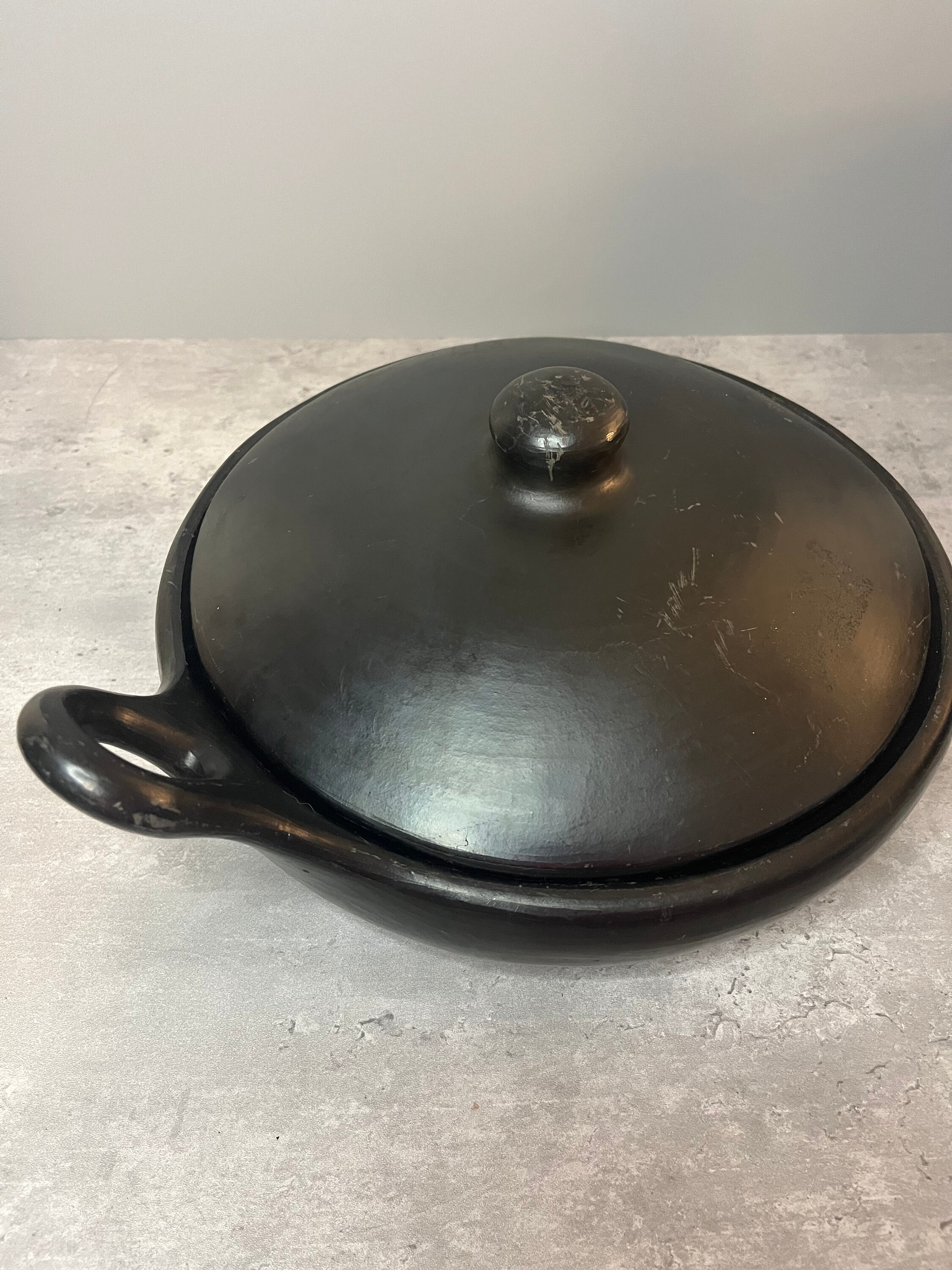 Round Clay Pot With Lid - Serving Dish - Black - Vintage Cookware - Etsy