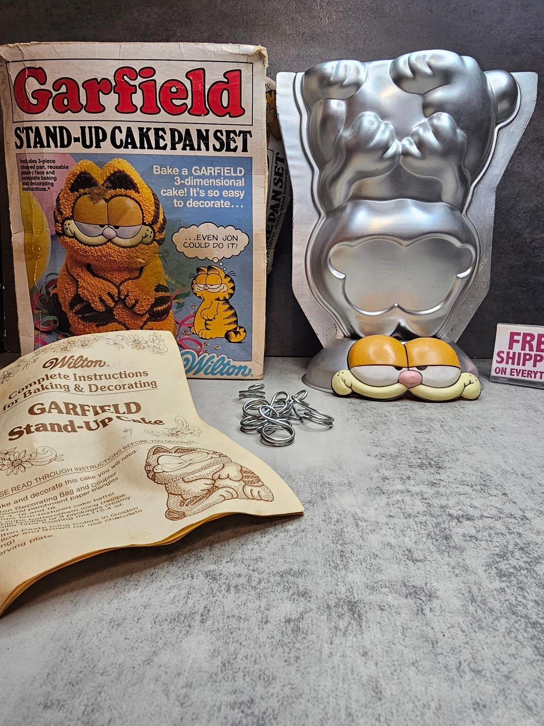 Vintage Garfield Stand-up Cake Kit – Original Box, Accessories ...