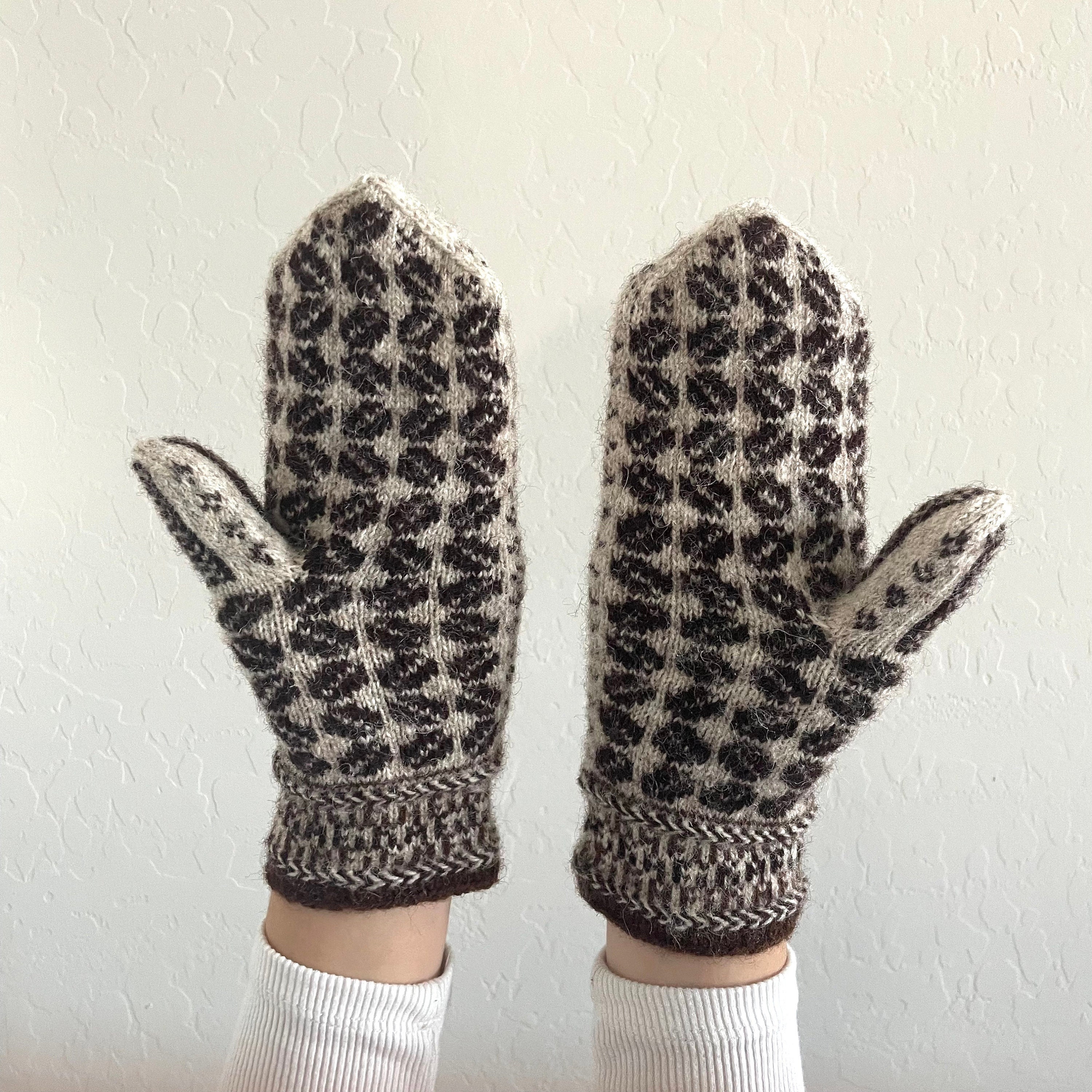 The Fika Mitten | Knitting Pattern | Colorwork Espresso Mittens With ...