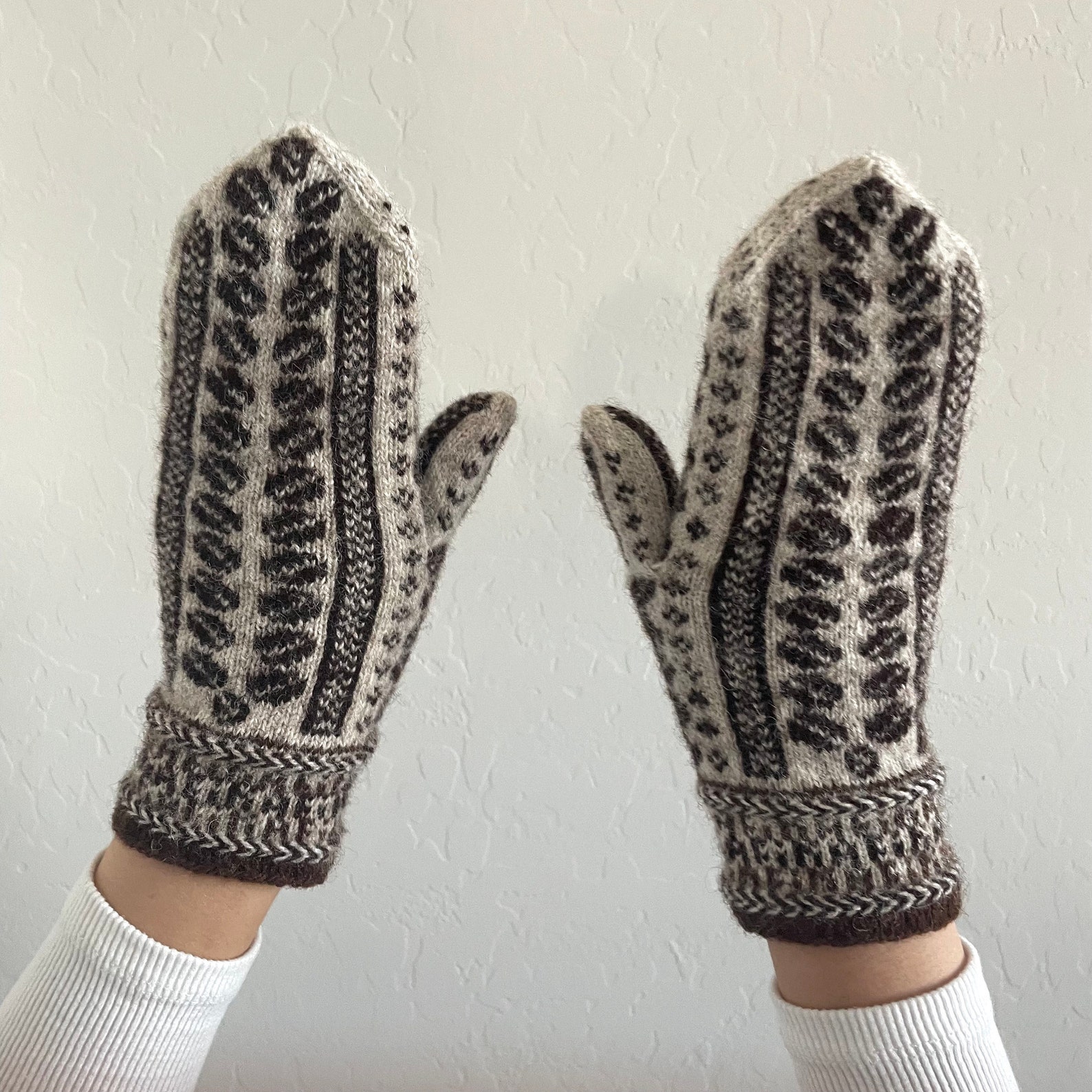 The Fika Mitten Knitting Pattern Colorwork Espresso Mittens With Ribbed ...