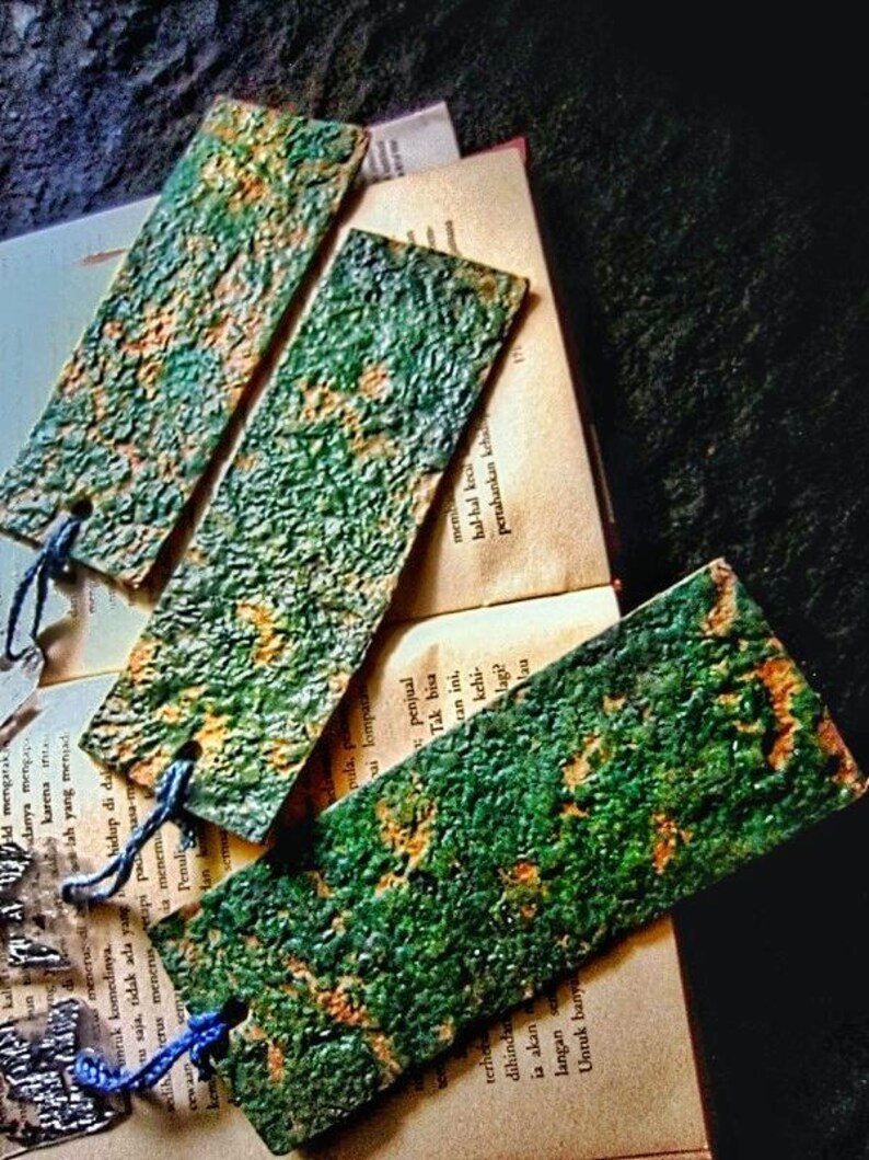 Recycled Pulp Paper Bookmark: Blue Texture, Dry Flower Pendant - Etsy