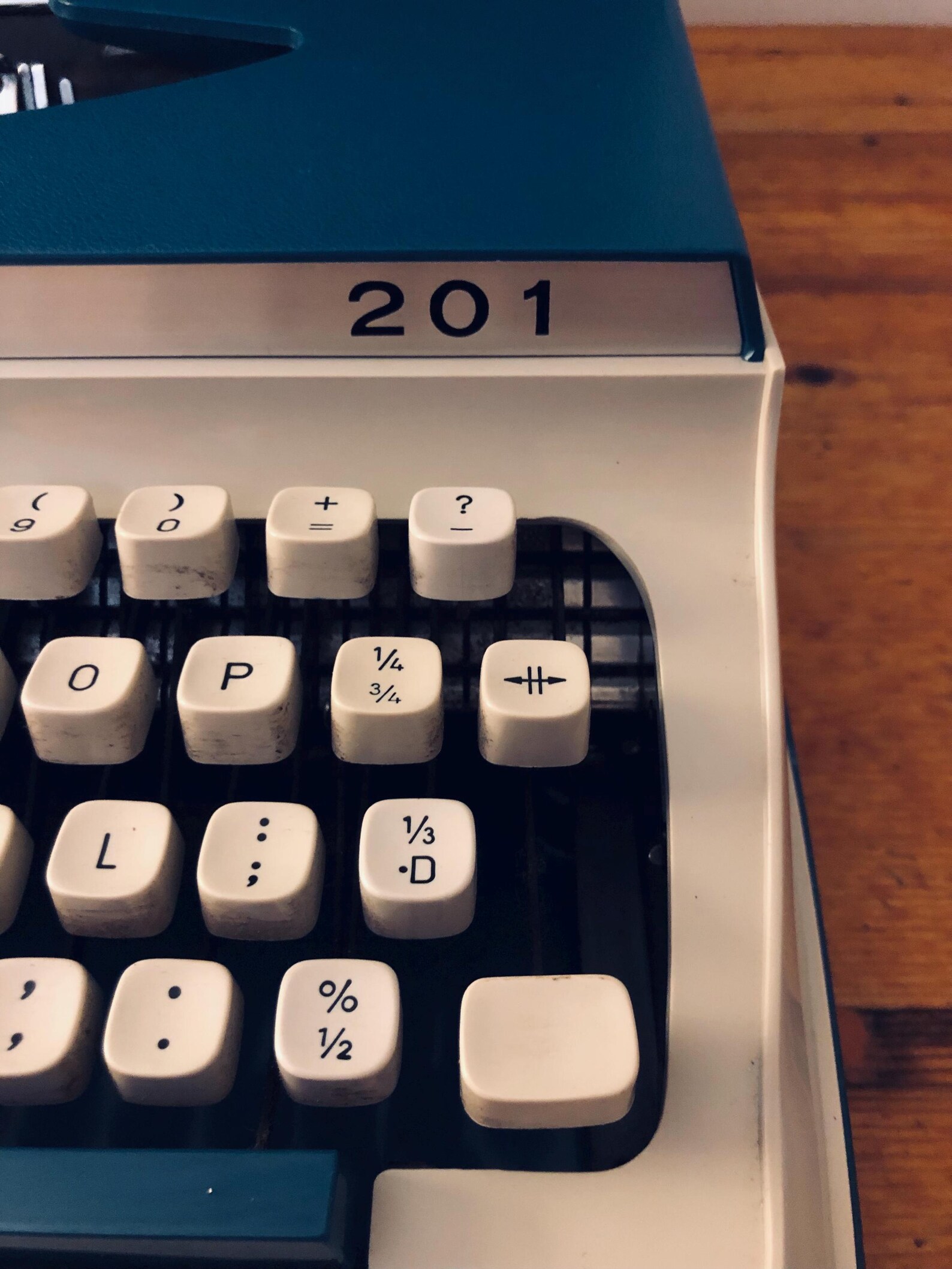 Imperial Litton 201 Typewriter in Teal and Cream. Original Case and New ...