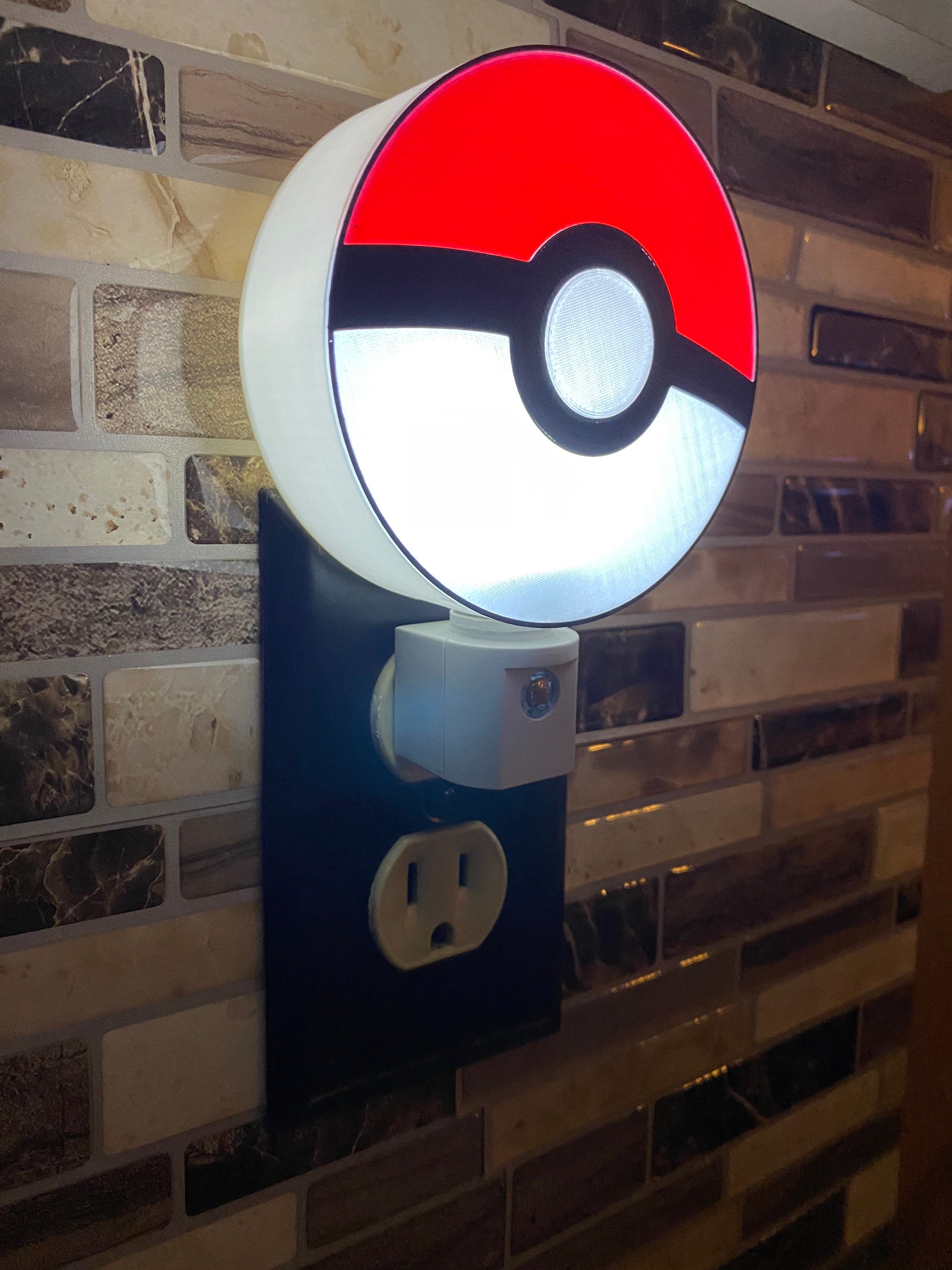 Pokémon Pokeball Automatic Light Sensing Night Light - Etsy