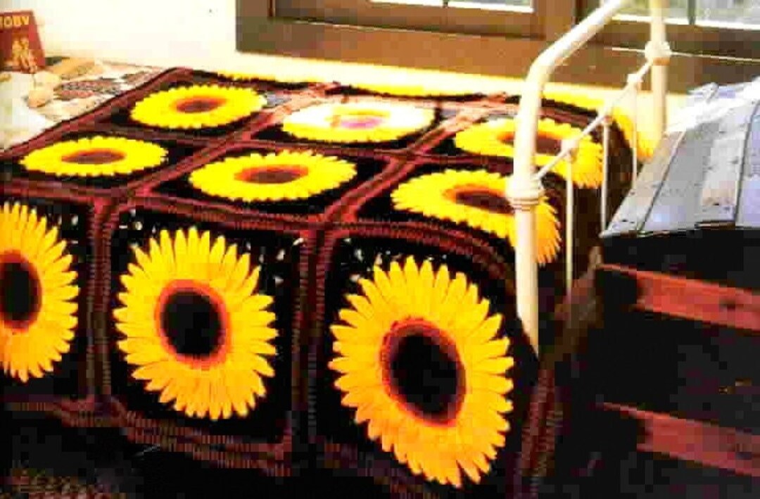 RETIREMENT SALE *** Vintage Crochet Pattern Sunflower Squares Afghan Throw Blanket Bedspread ...