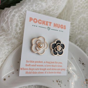 Flower Pocket Hug Tokens, 2nd Anniversary Gift, Work Bestie Gift, Long ...