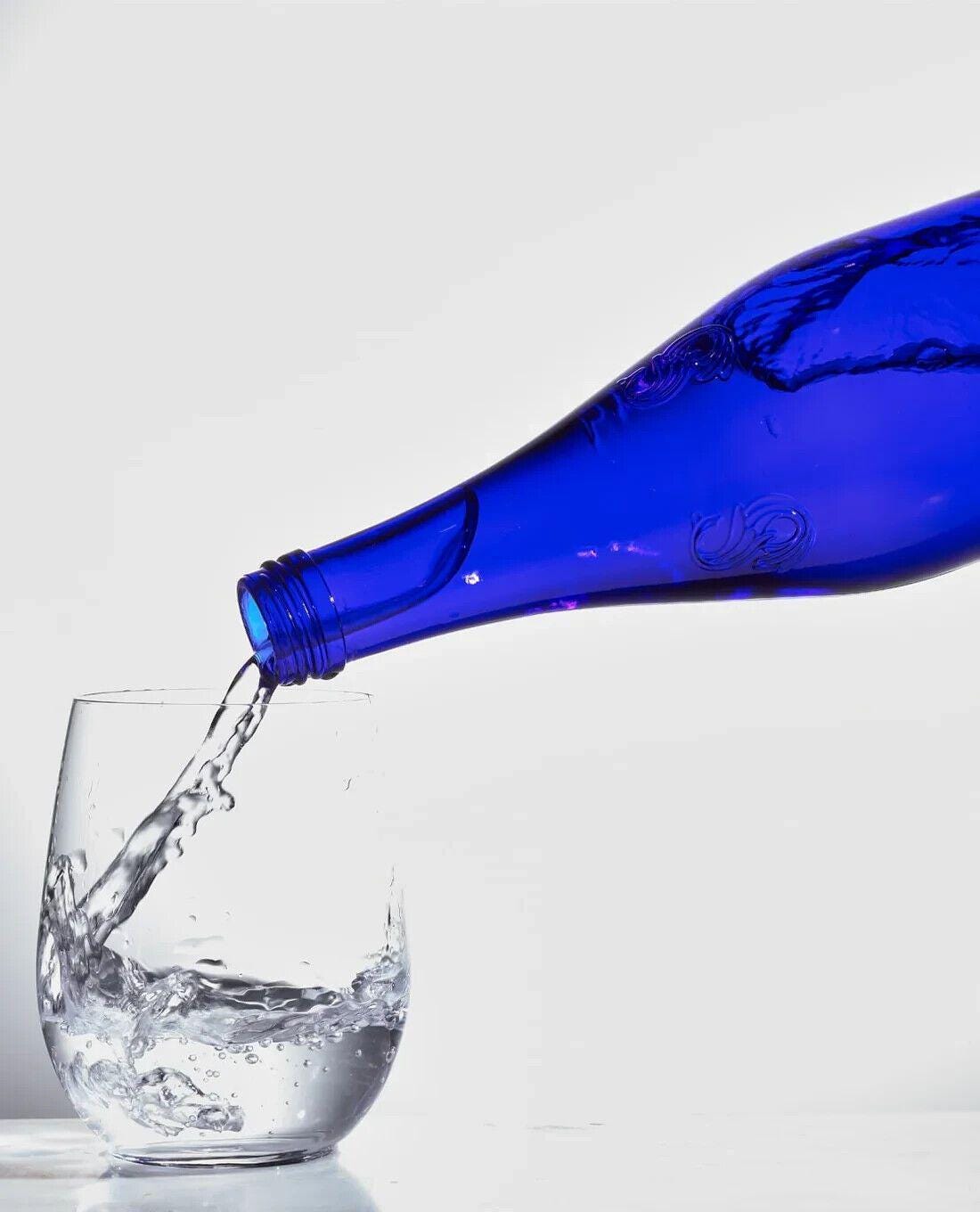 Saratoga Sparkling Spring Water, 28oz Cobalt Blue Glass Bottle (pack of ...