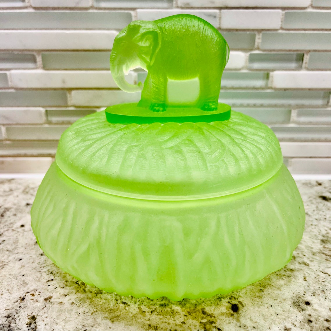 Gorgeous 1930s LE Smith Uranium Elephant Powder Dish Green - Etsy